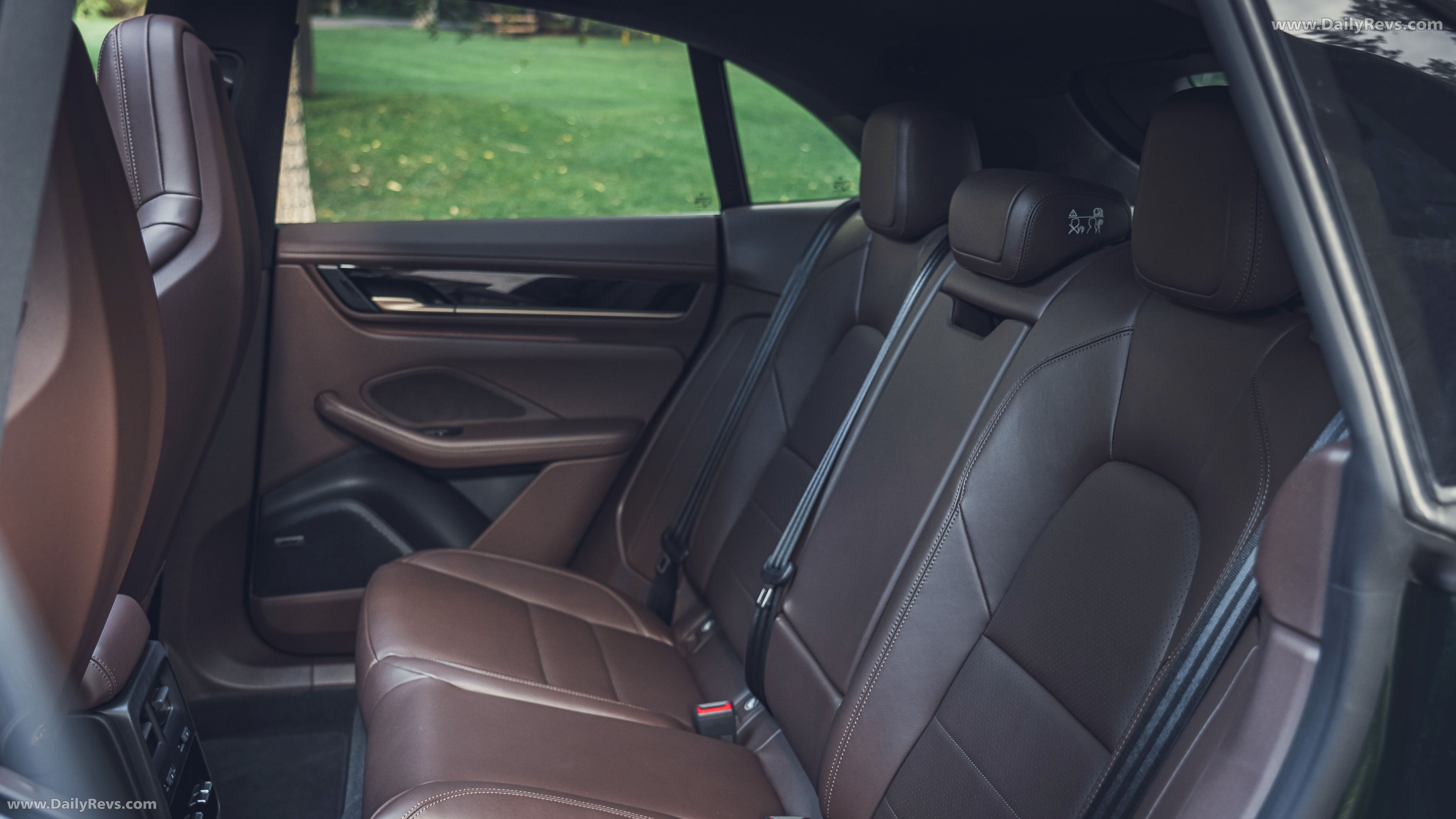 2025 Porsche Macan 4 Oak Green - Next Step in Porsche’s Electrification ...