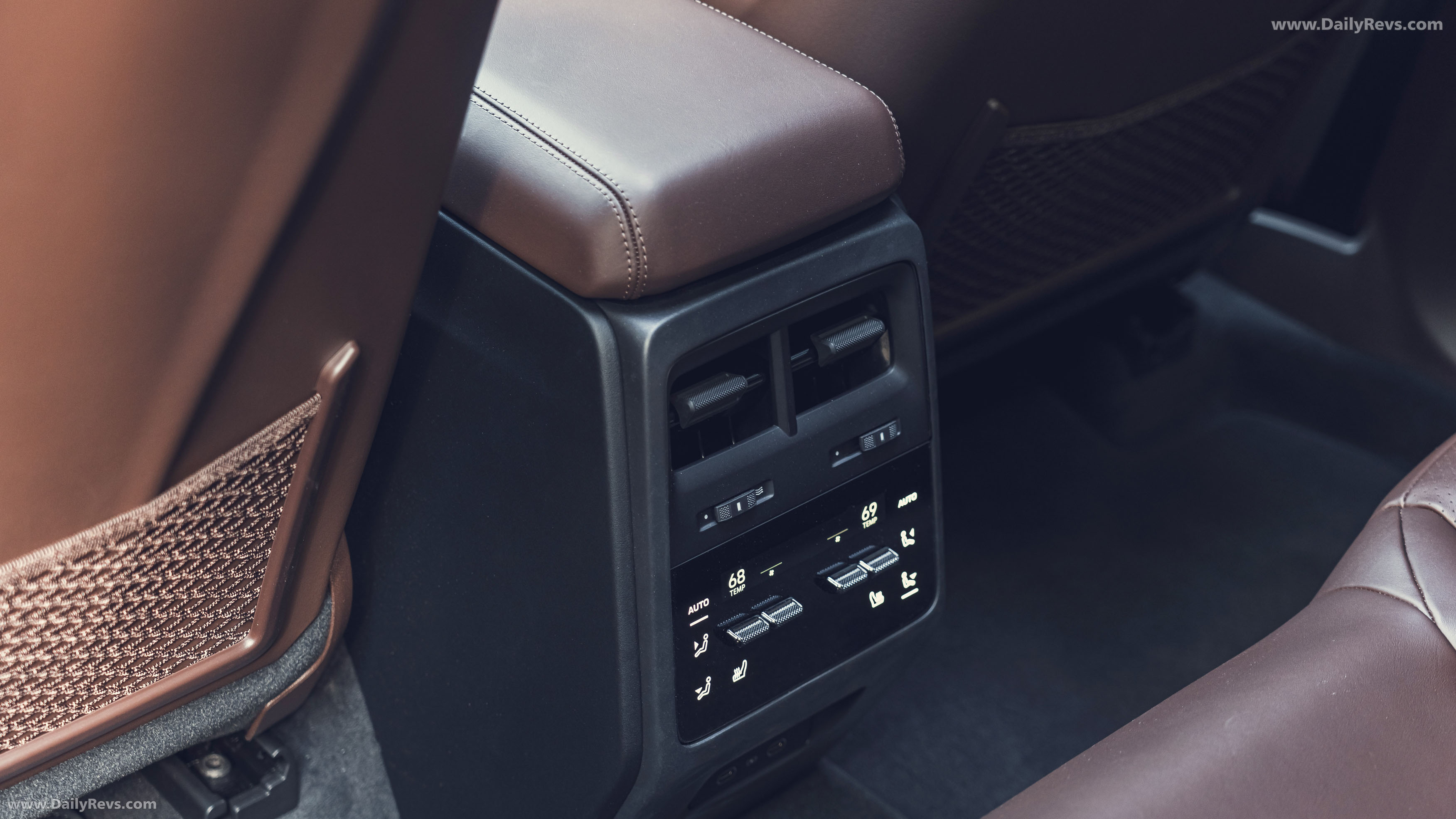 2025 Porsche Macan 4 Oak Green - Next Step in Porsche’s Electrification ...
