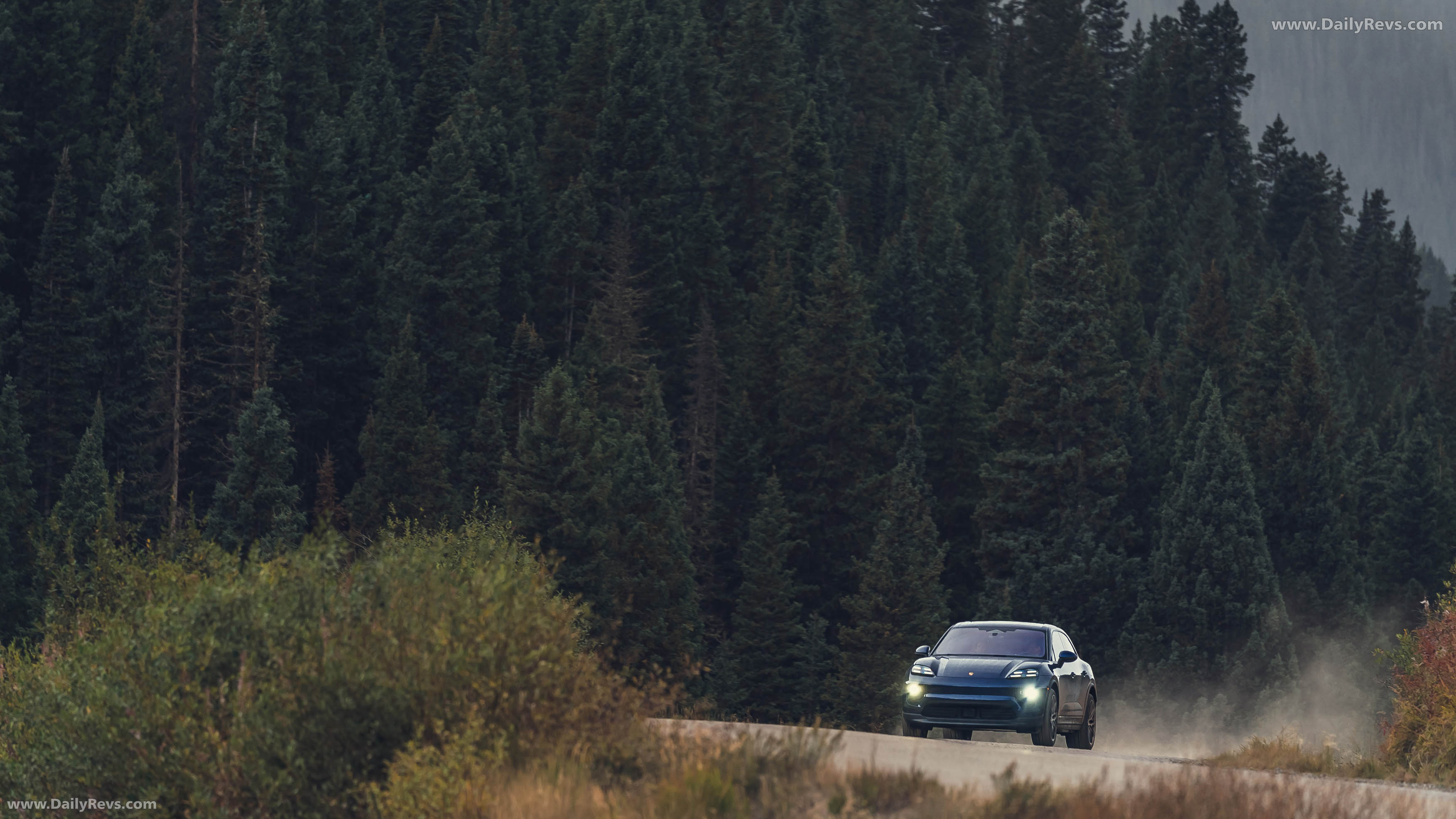 2025 Porsche Macan Gentian Blue H2 - Brings a Bold New Edge - DailyRevs
