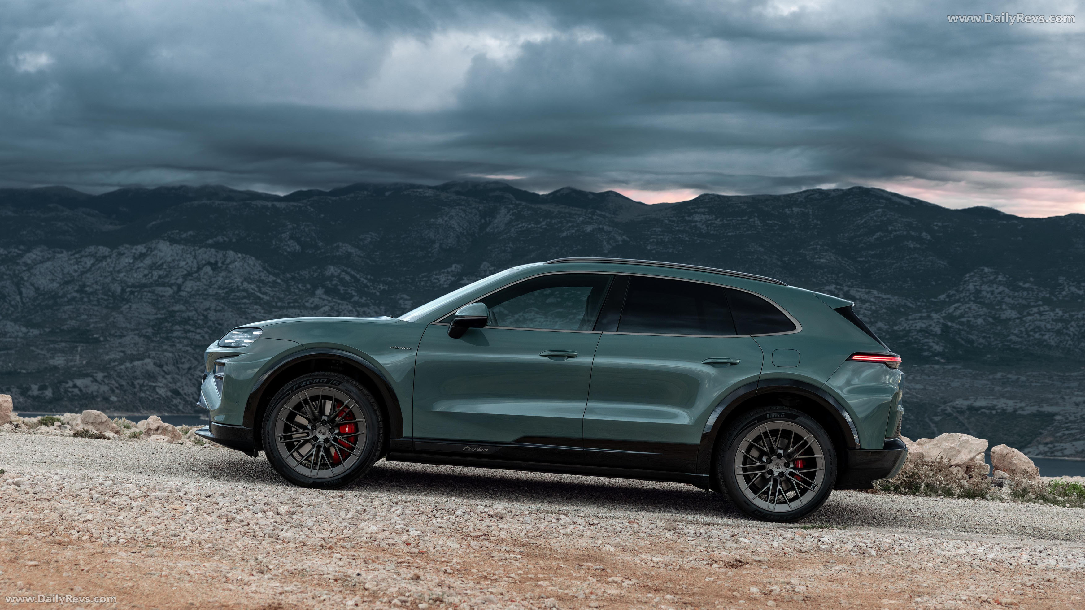 2027 Porsche Cayenne Turbo Electric: Most Powerful Cayenne Ever ...