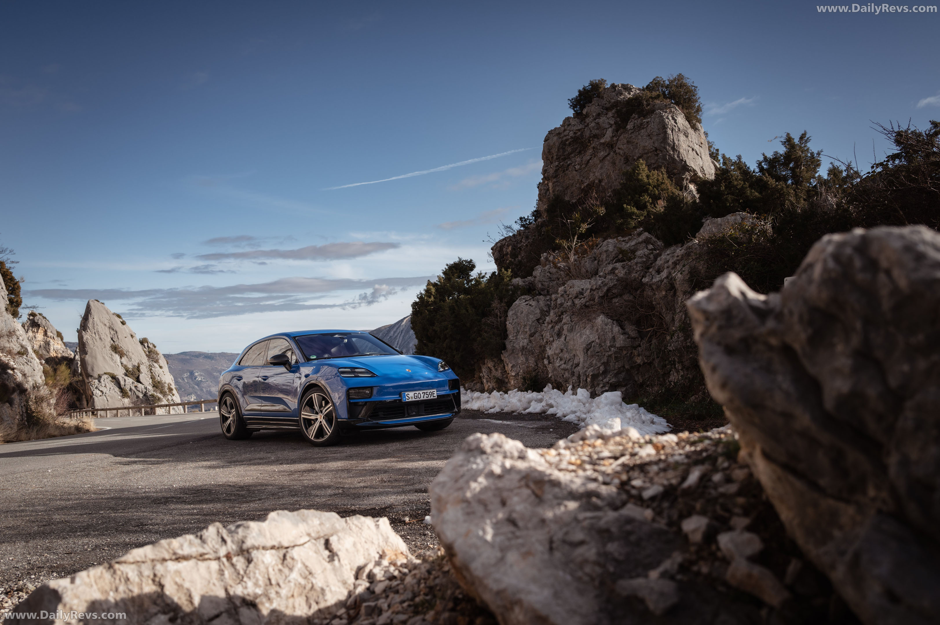2026 Porsche Macan GTS H2 - Sportiest Electric Macan Yet - DailyRevs