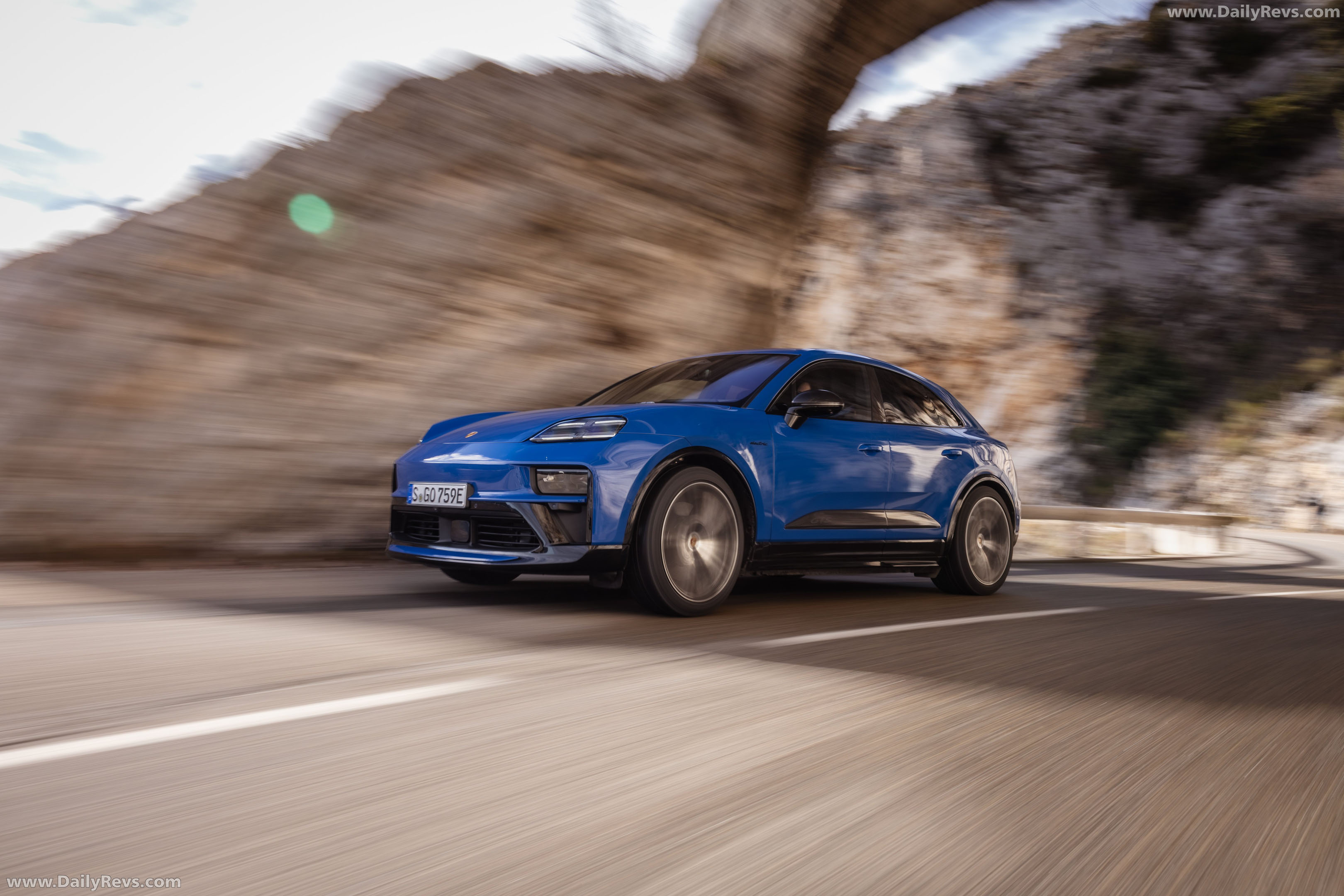 2026 Porsche Macan GTS H2 - Sportiest Electric Macan Yet - DailyRevs