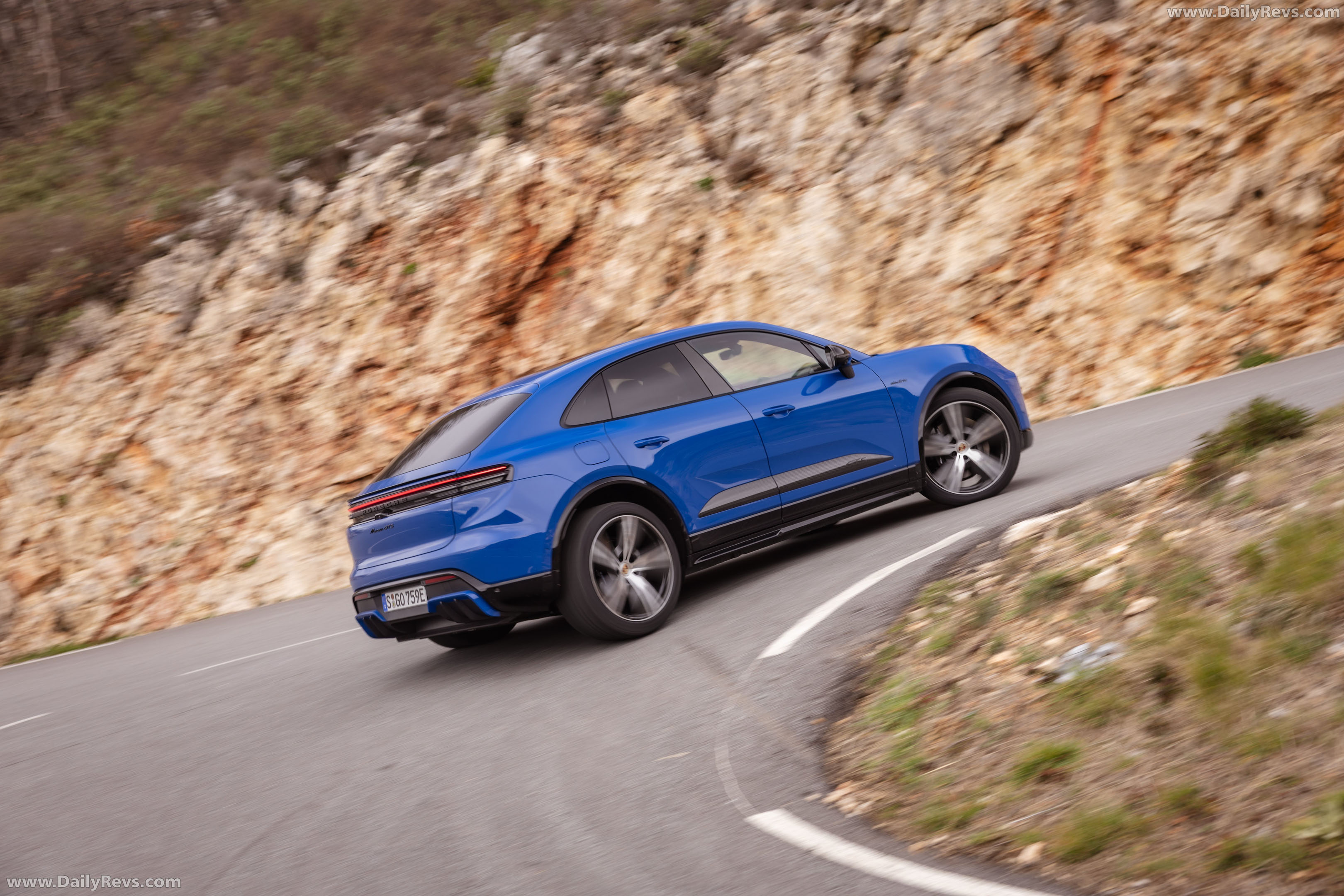 2026 Porsche Macan GTS H2 - Sportiest Electric Macan Yet - DailyRevs