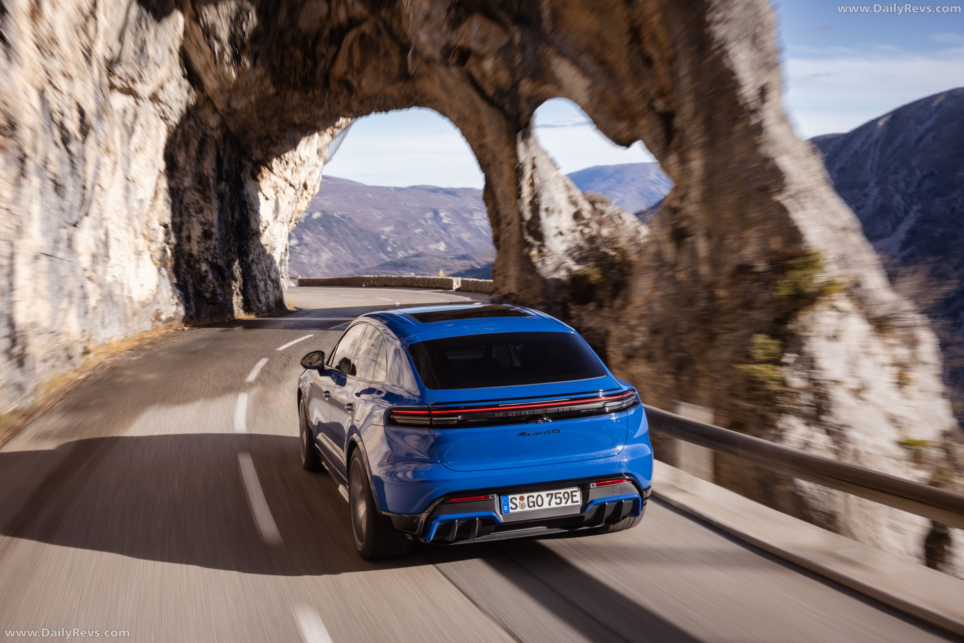 2026 Porsche Macan GTS H2 - Sportiest Electric Macan Yet - DailyRevs