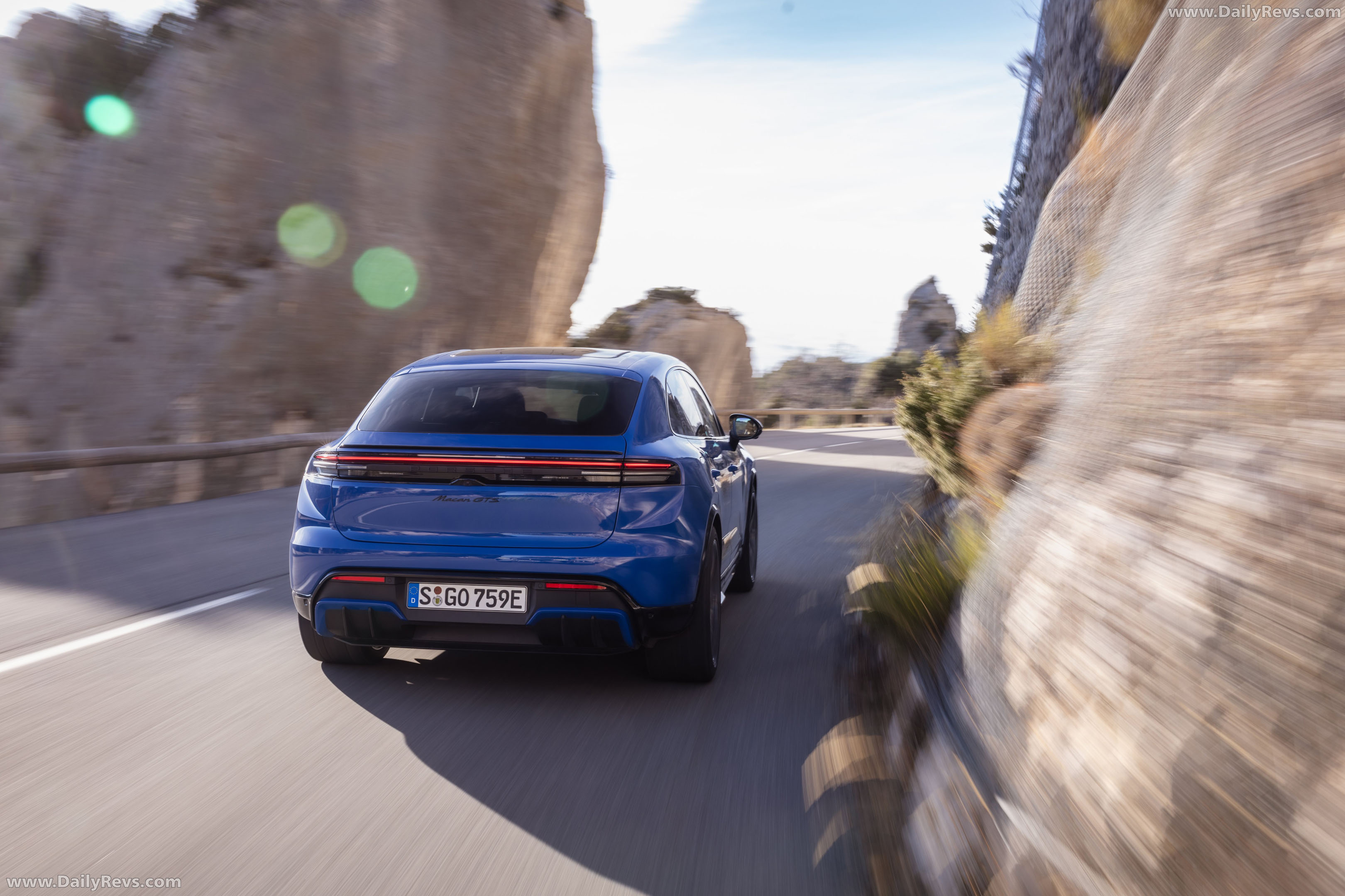 2026 Porsche Macan GTS H2 - Sportiest Electric Macan Yet - DailyRevs