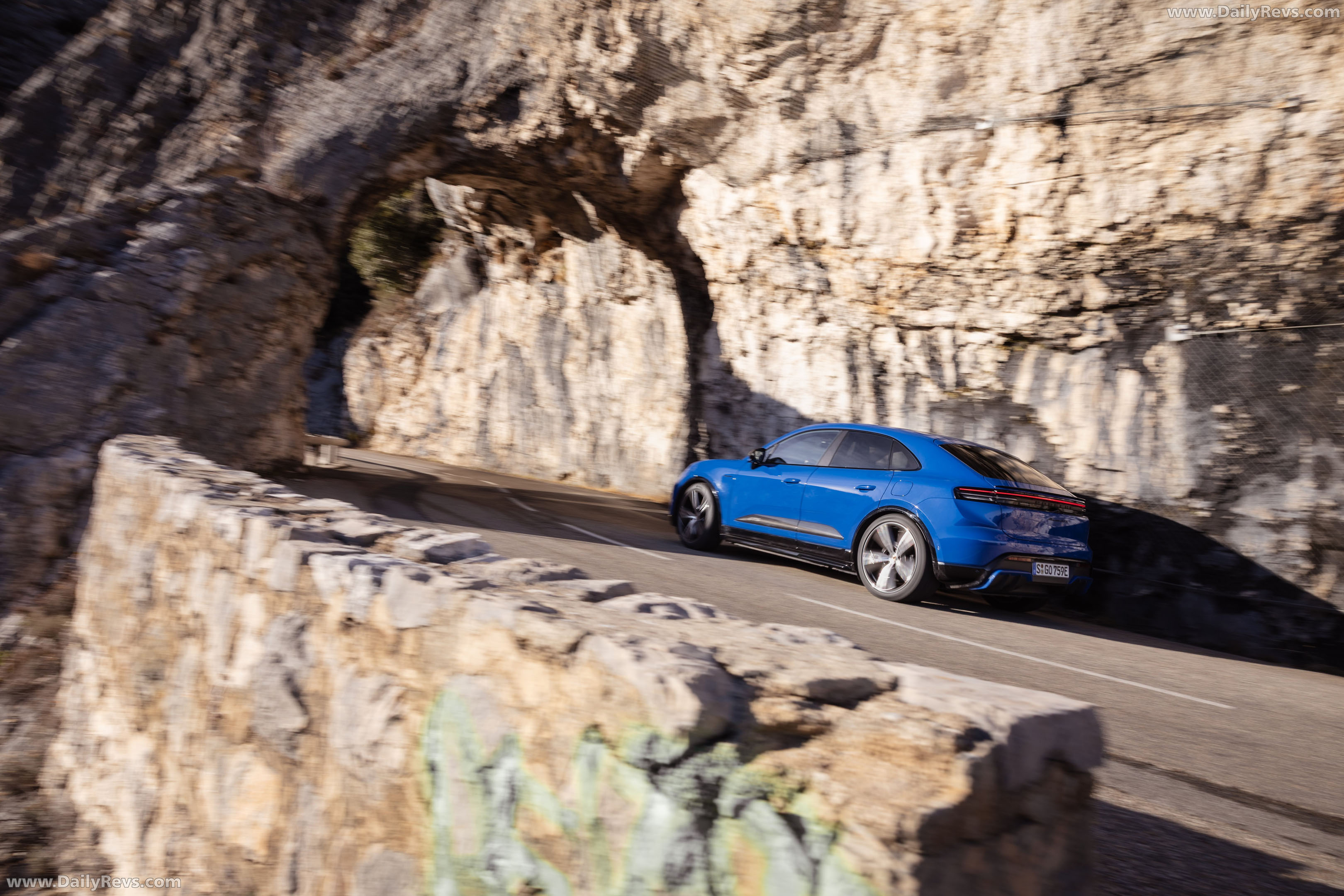 2026 Porsche Macan GTS H2 - Sportiest Electric Macan Yet - DailyRevs