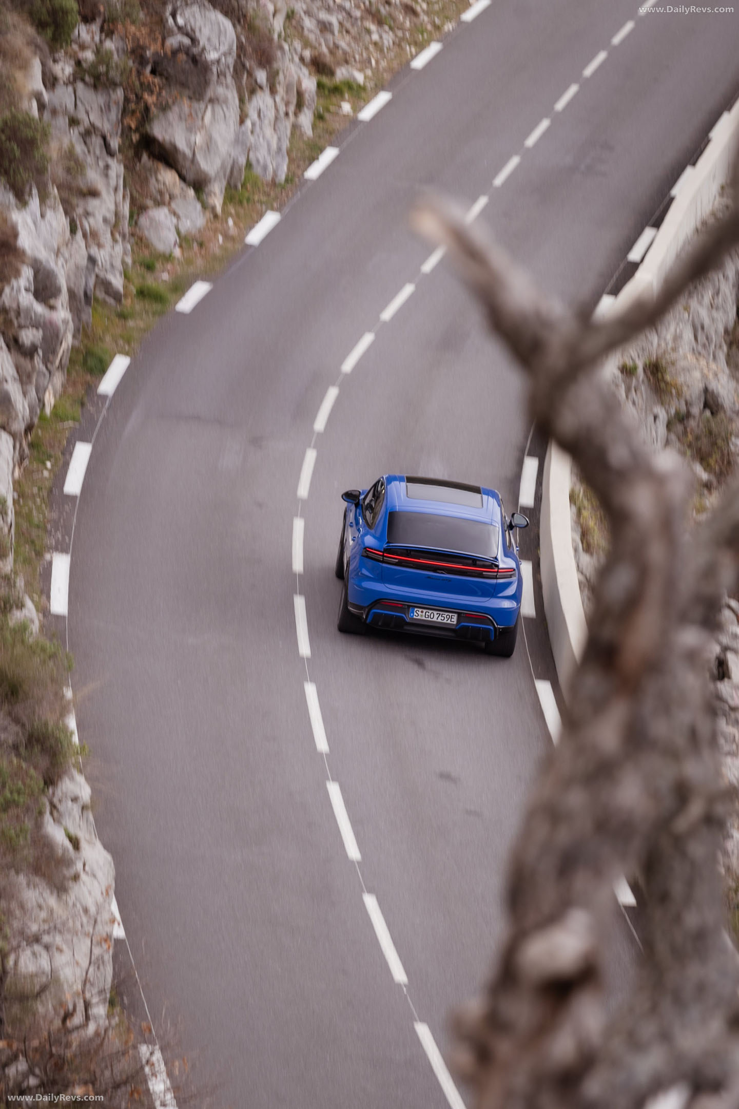 2026 Porsche Macan GTS H2 - Sportiest Electric Macan Yet - DailyRevs