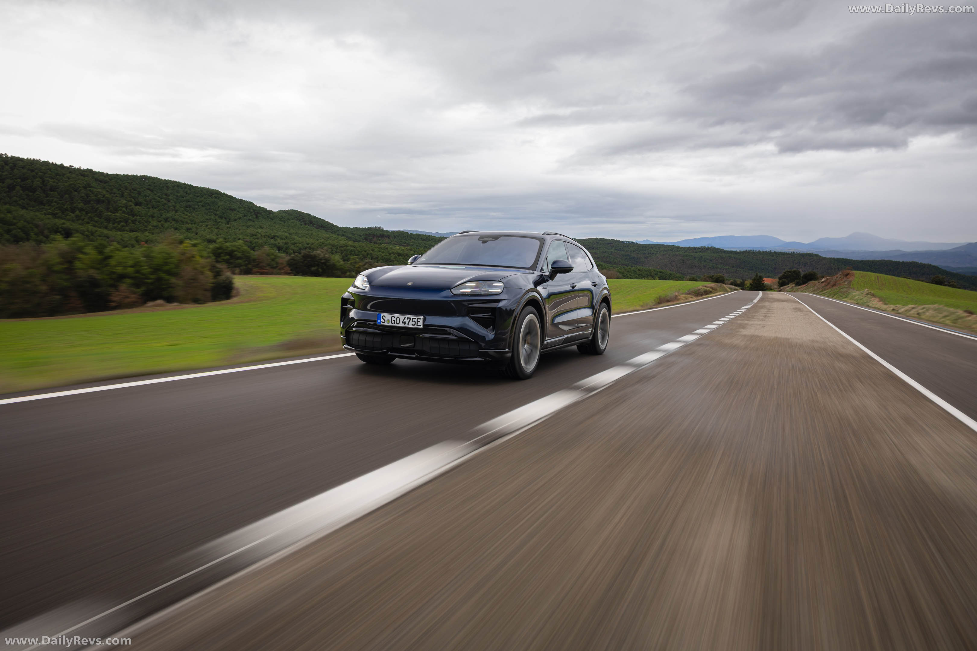 2027 Porsche Cayenne Turbo Electric: Most Powerful Cayenne Ever ...