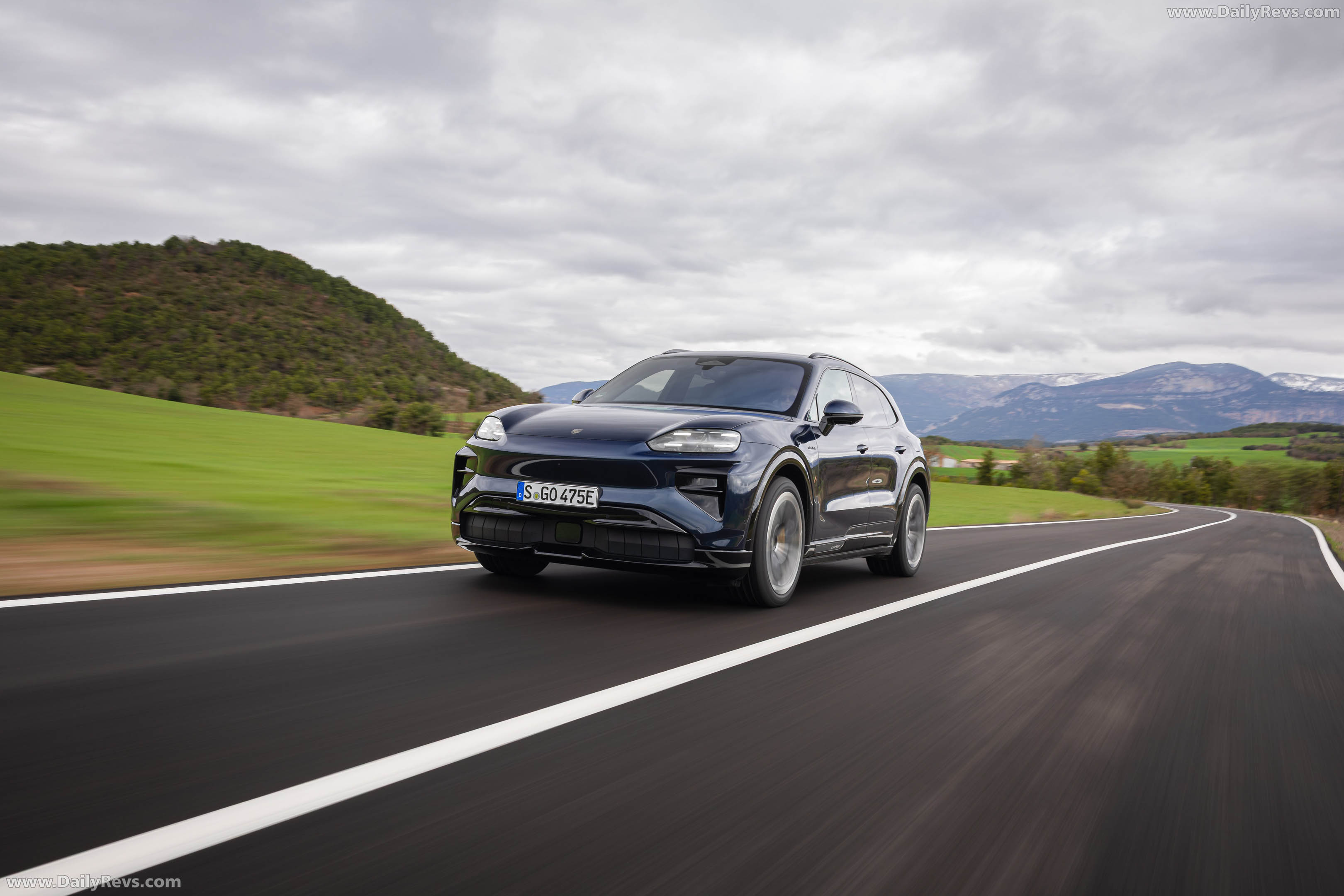 2027 Porsche Cayenne Turbo Electric: Most Powerful Cayenne Ever ...