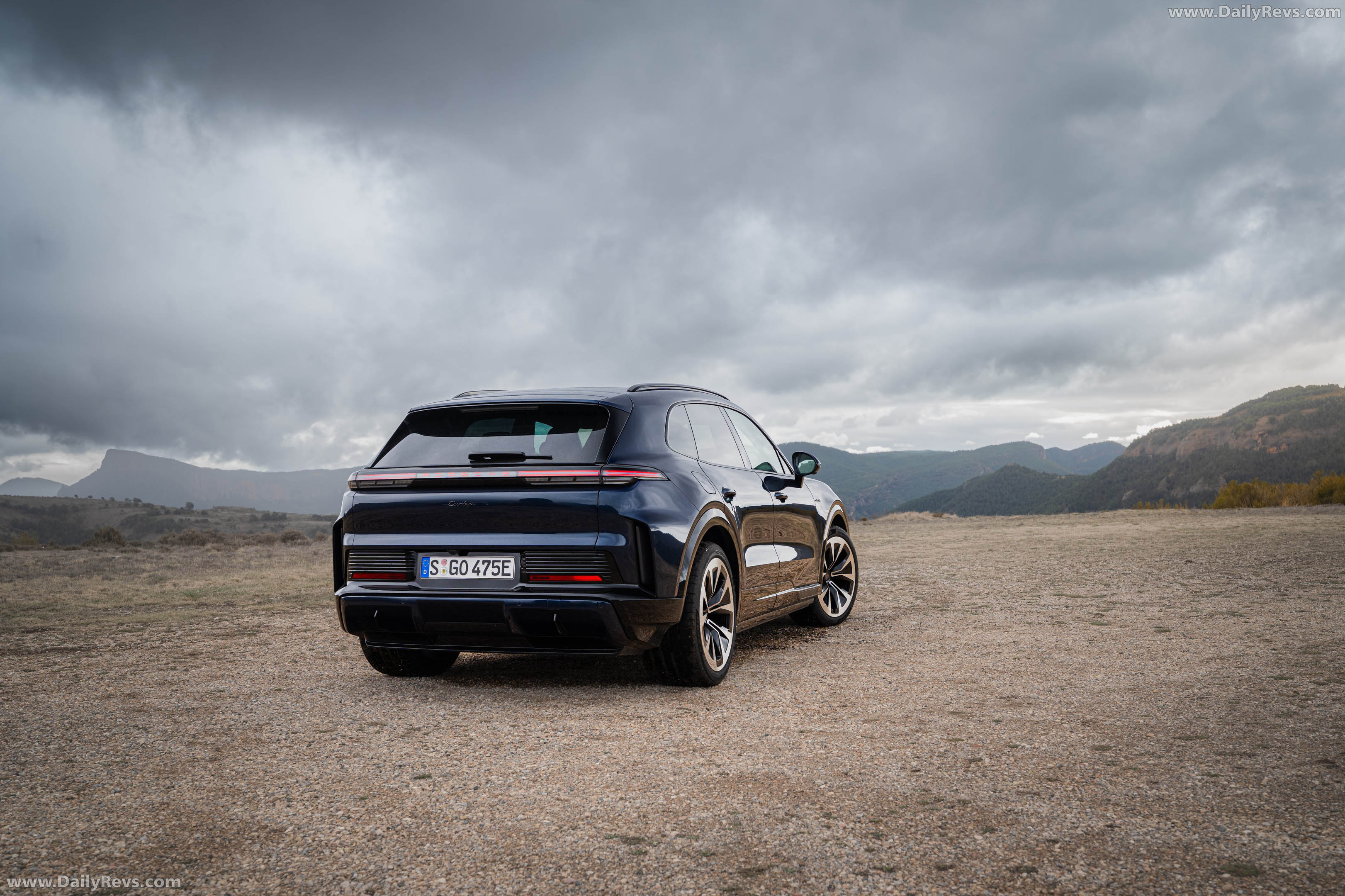 2027 Porsche Cayenne Turbo Electric: Most Powerful Cayenne Ever ...
