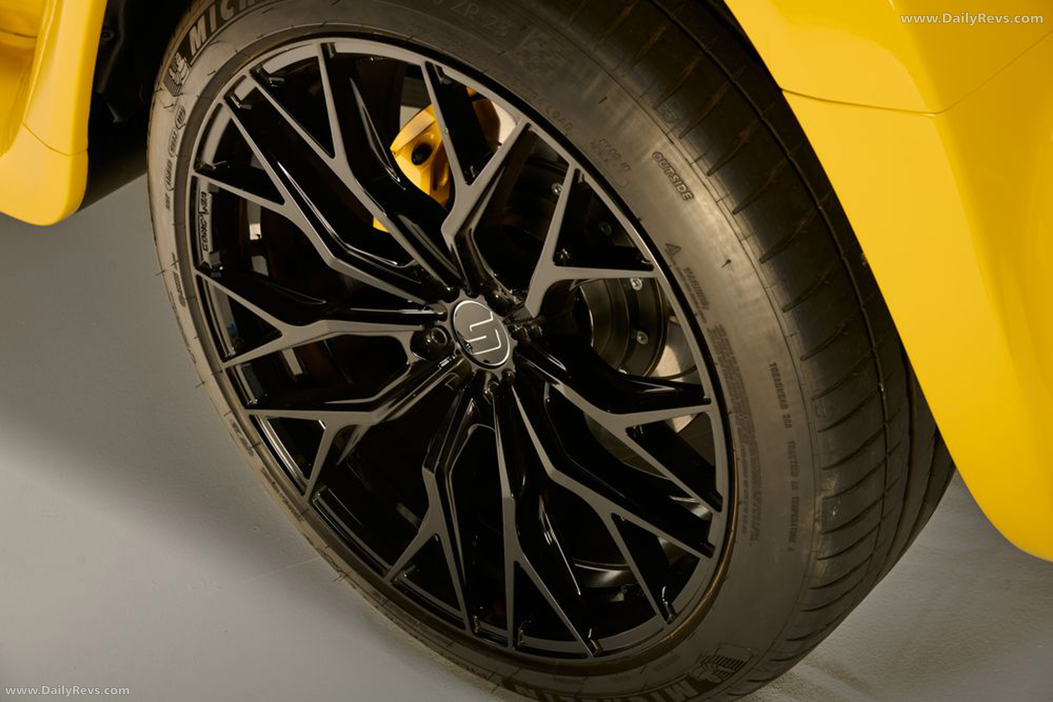 2025 Stradale Modena GTX First Look - DailyRevs