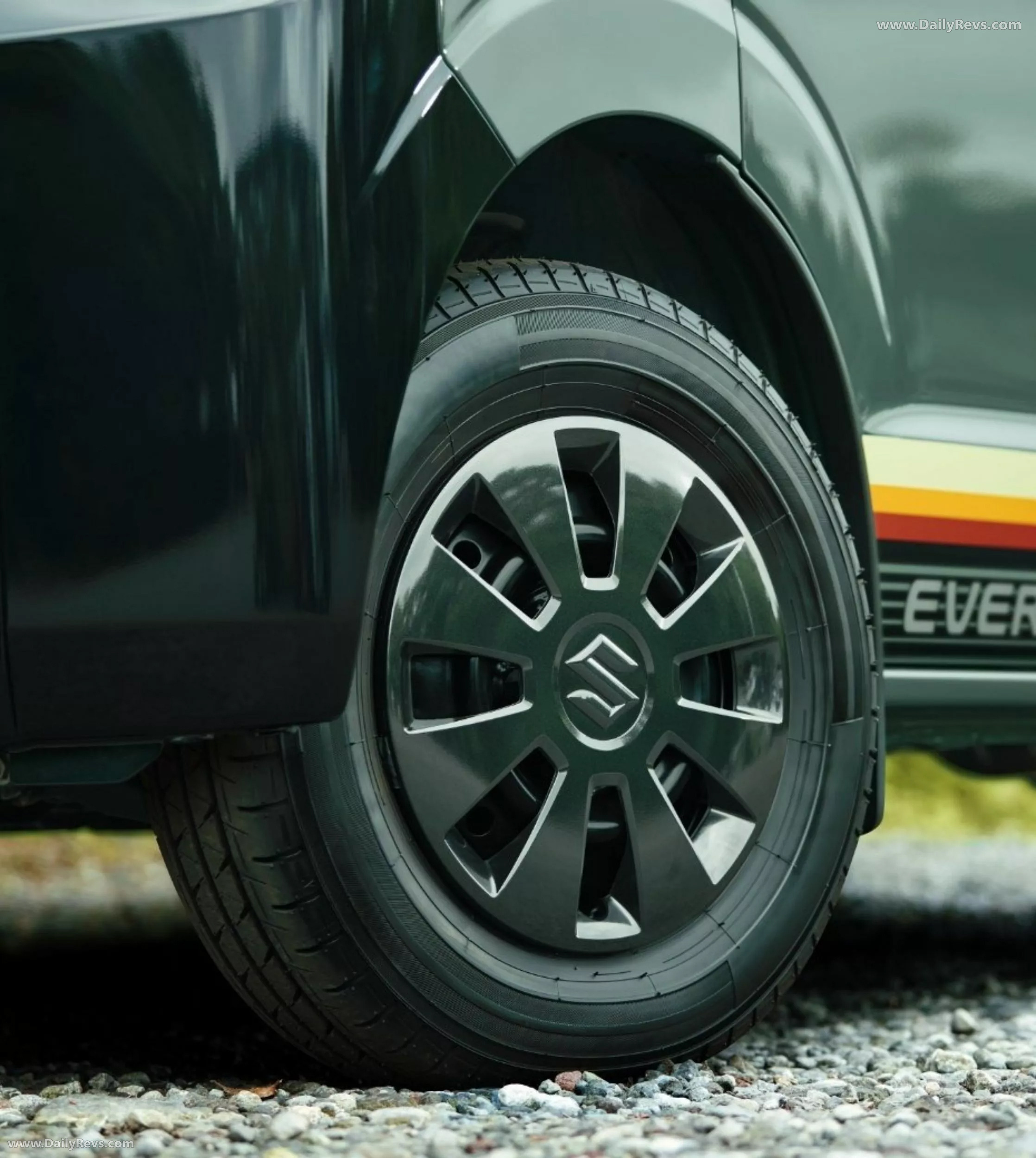 2025 Suzuki Every J Limited - SUV-style Touches to the Kei Van - DailyRevs