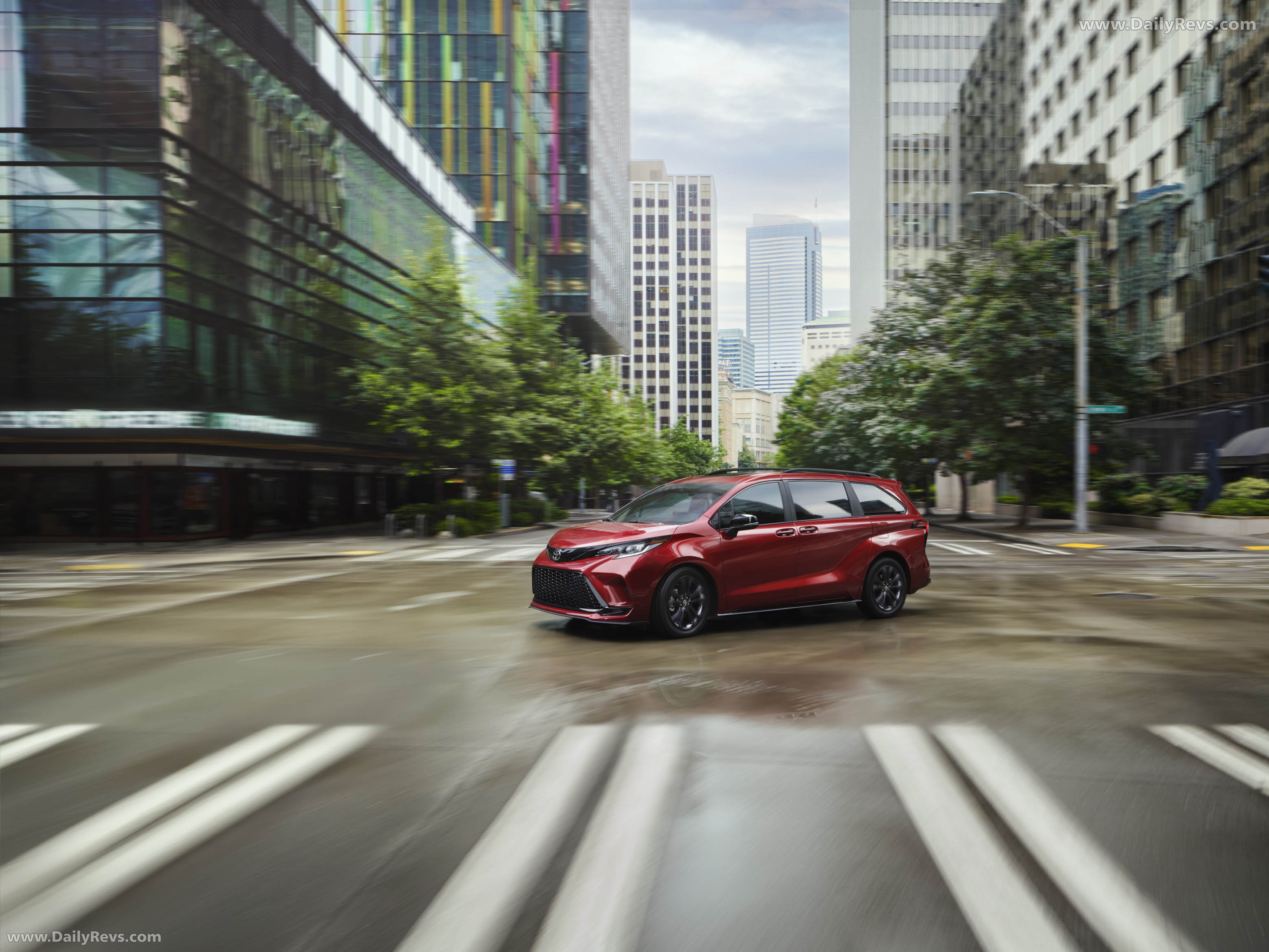 2025 Toyota Sienna XSE - Toyota Adds Style and Substance - DailyRevs