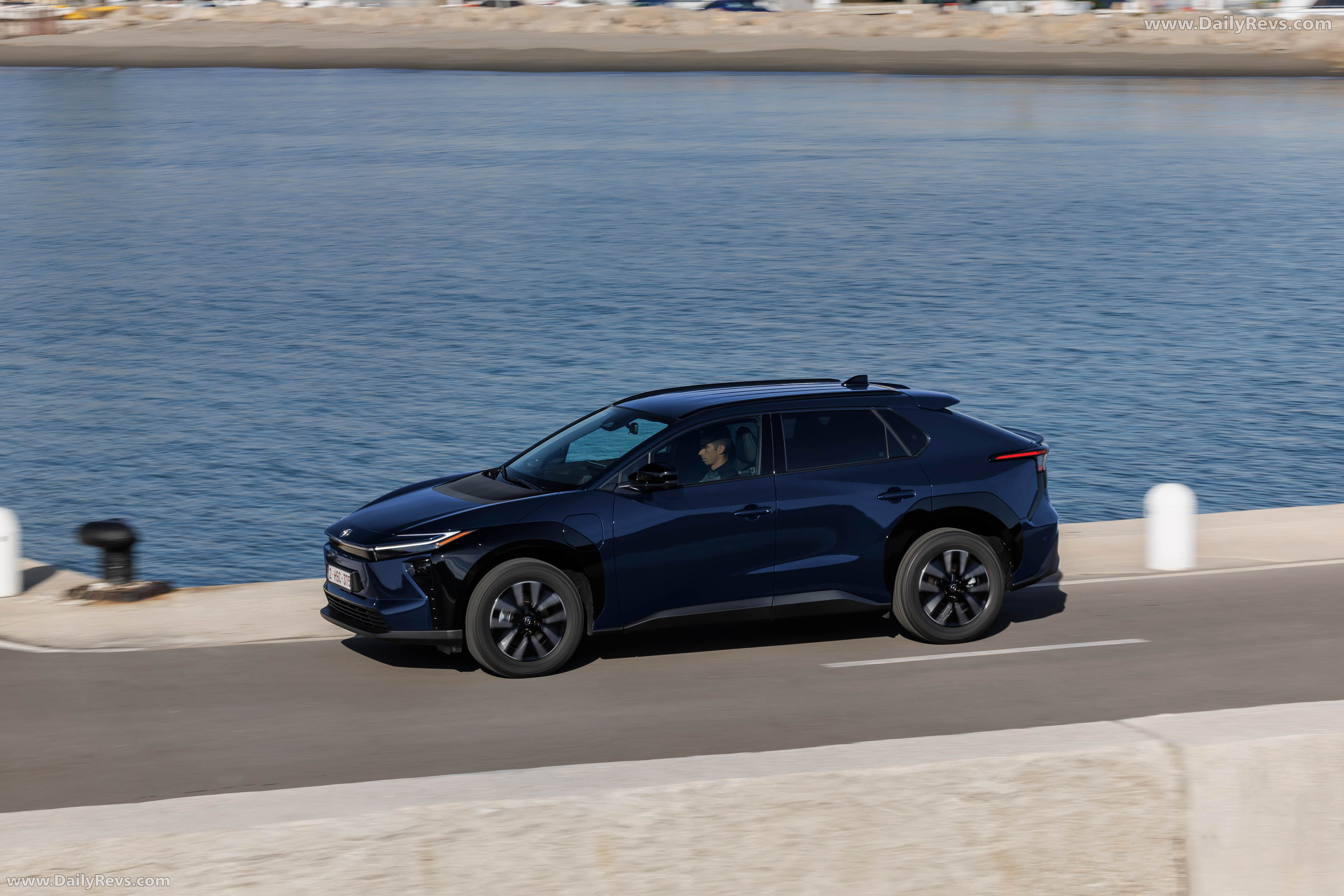2026 Toyota bZ4X FWD Deep Blue: Enhanced Power, Efficiency, and Comfort ...