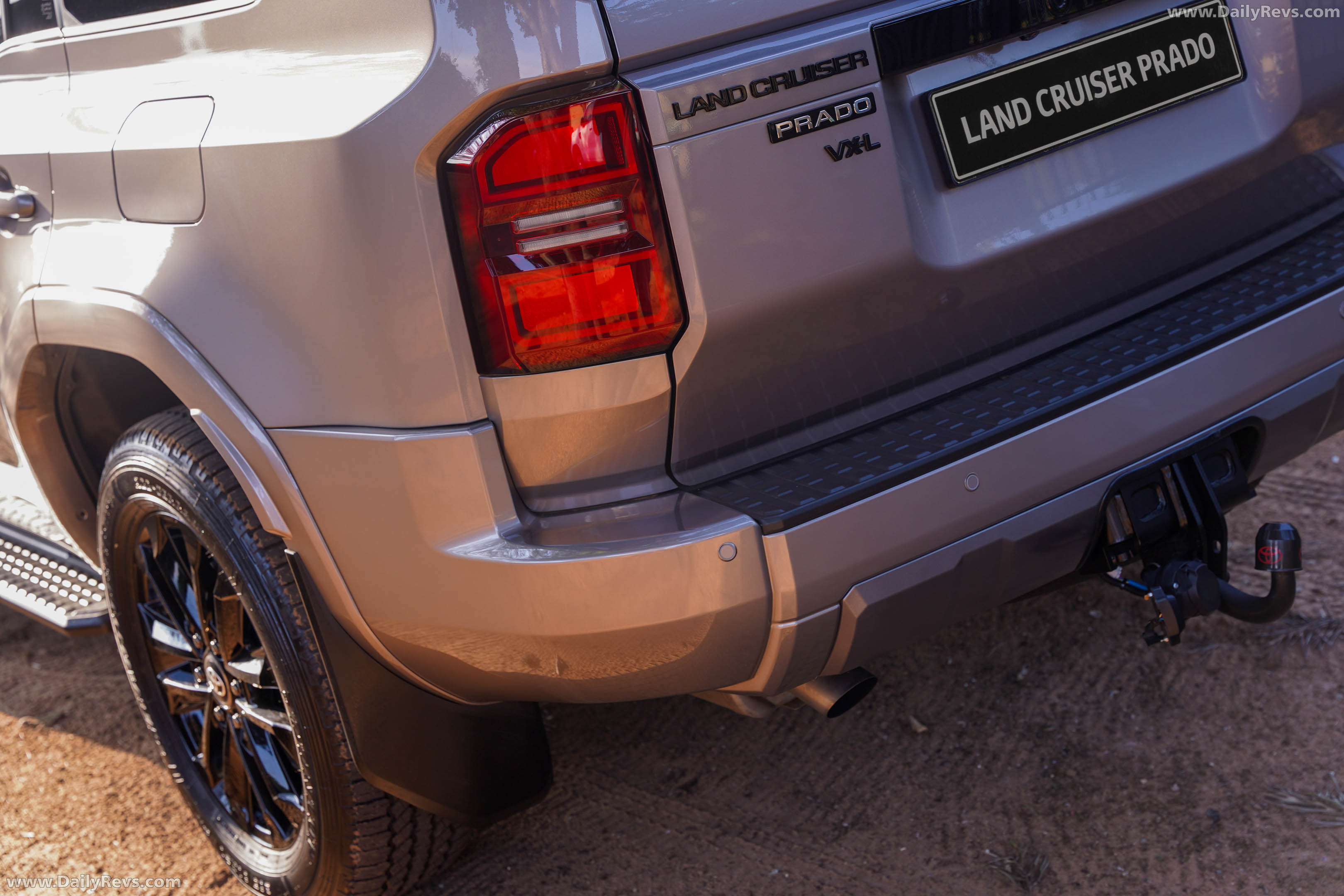 2026 Toyota Land Cruiser Prado VX L Returns - DailyRevs