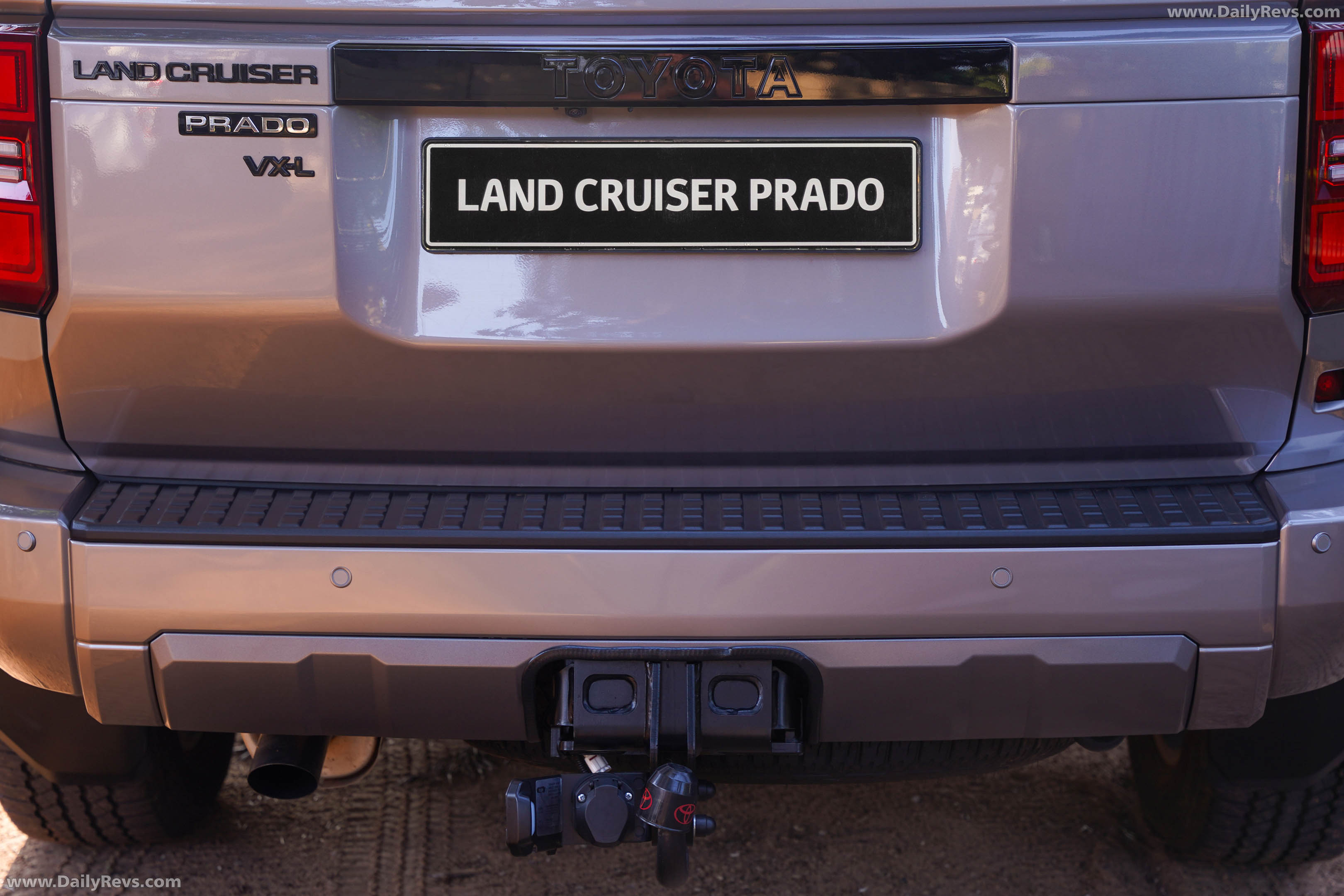 2026 Toyota Land Cruiser Prado VX L Returns - DailyRevs