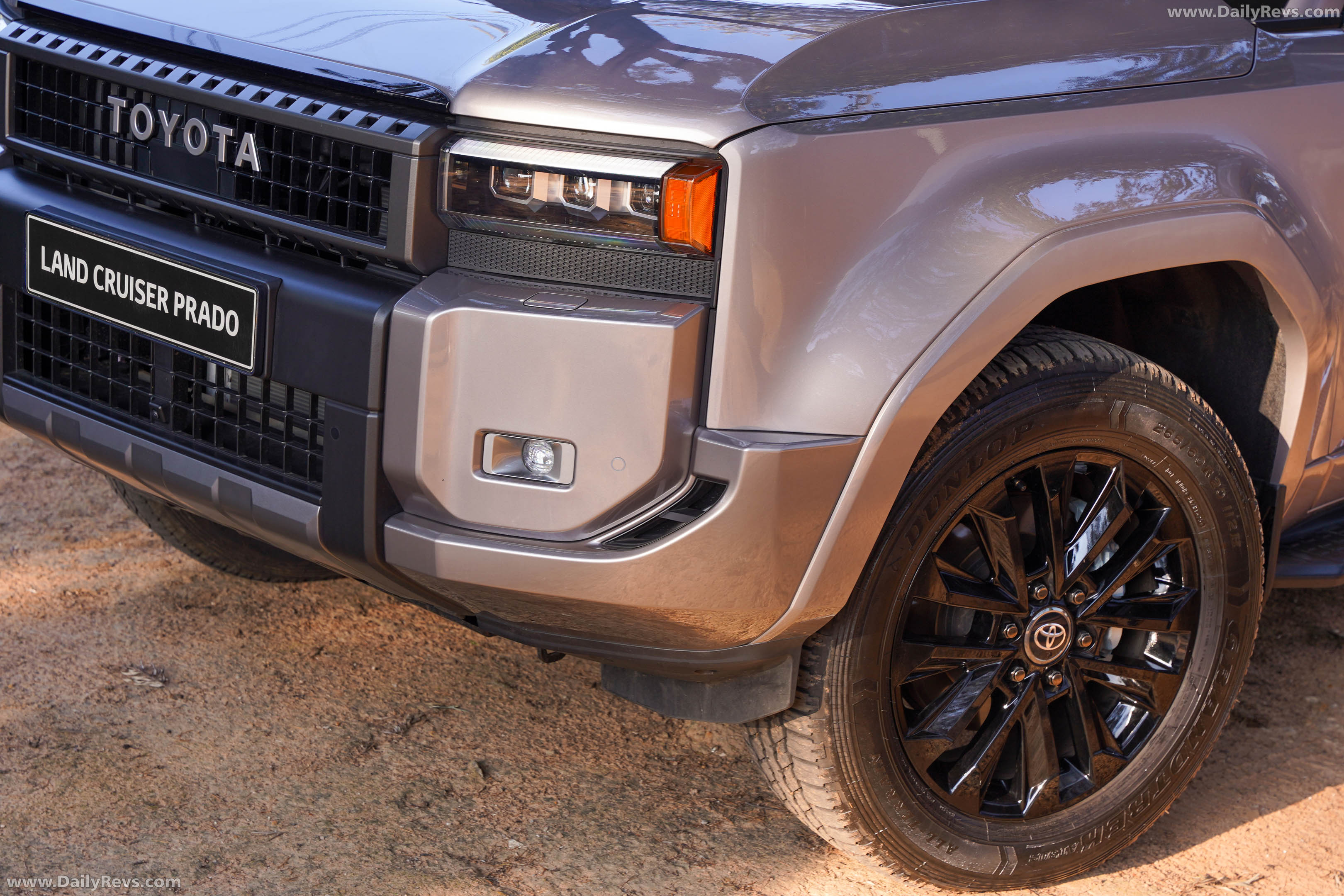 2026 Toyota Land Cruiser Prado VX L Returns - DailyRevs