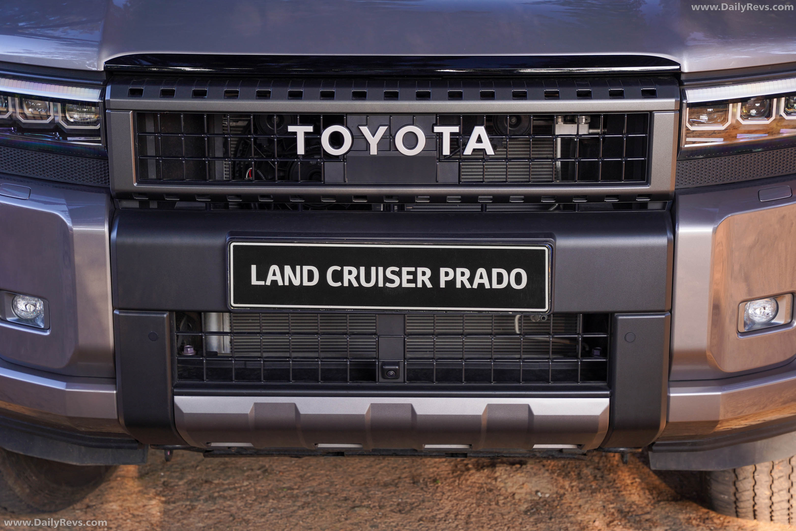 2026 Toyota Land Cruiser Prado VX L Returns - DailyRevs