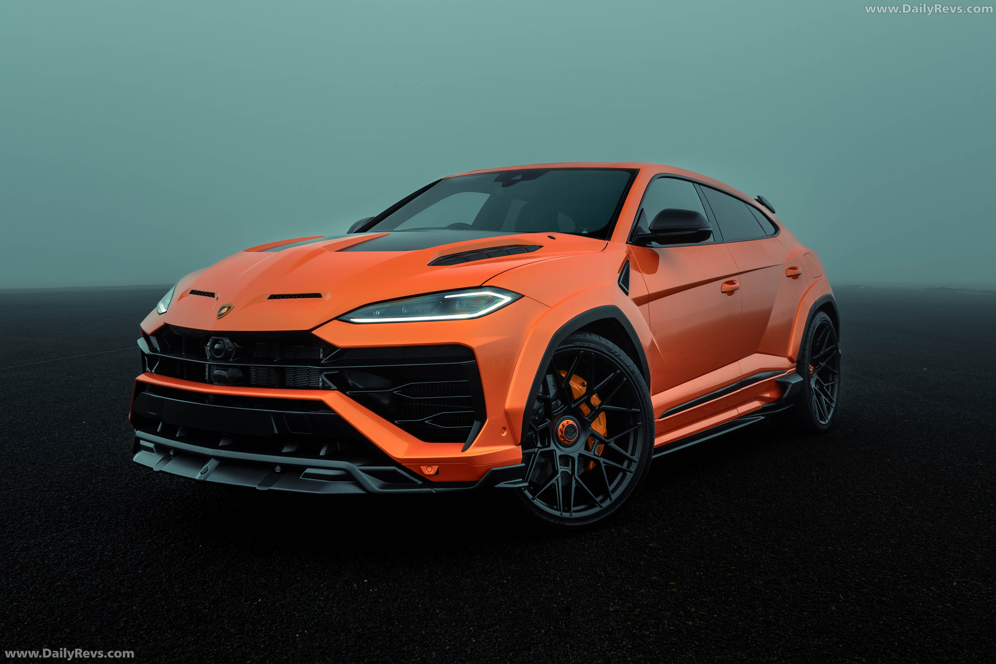 Lamborghini Urus SE with exclusive Widetrack carbon fibre styling ...