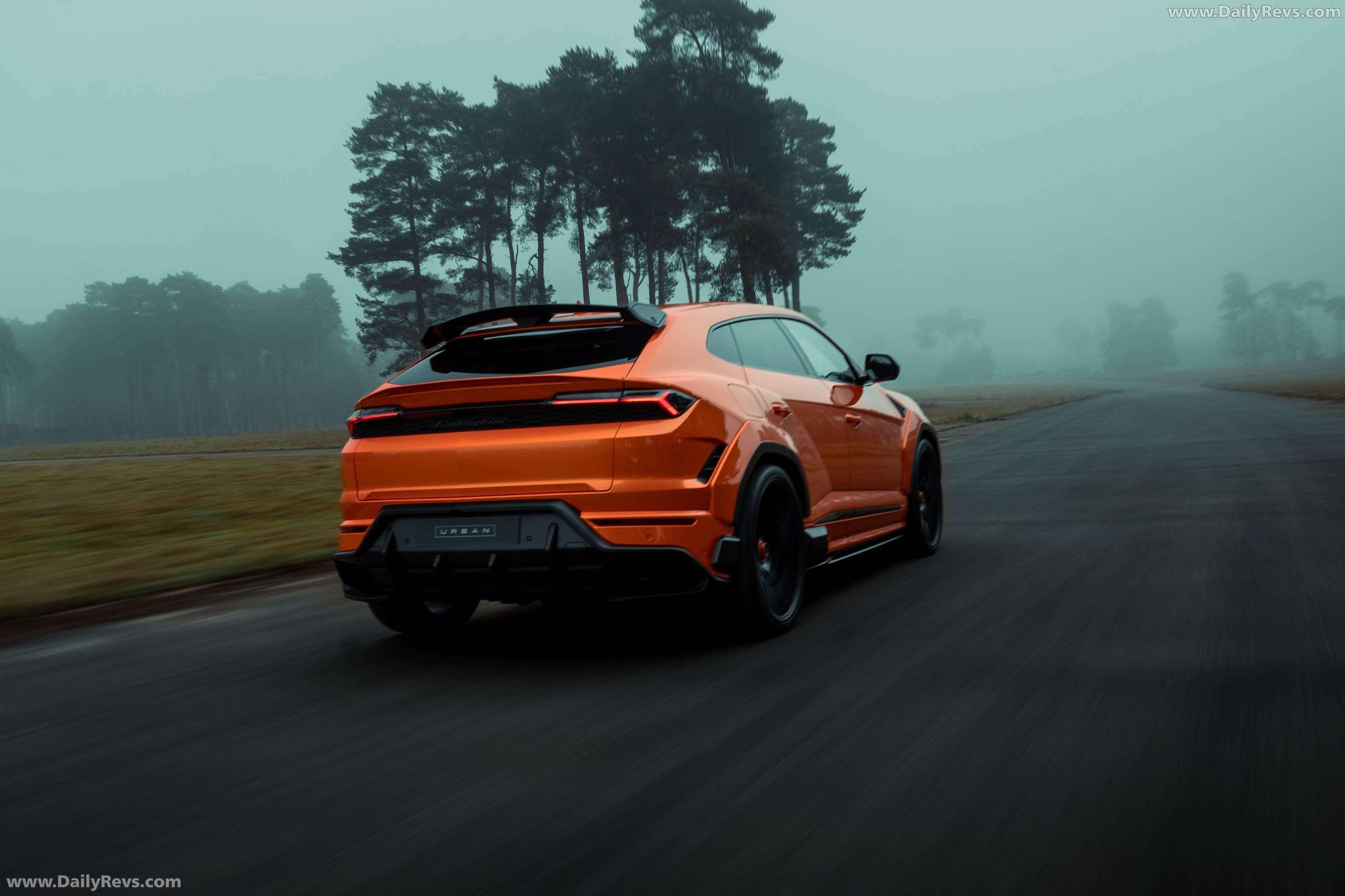 Lamborghini Urus SE with exclusive Widetrack carbon fibre styling ...