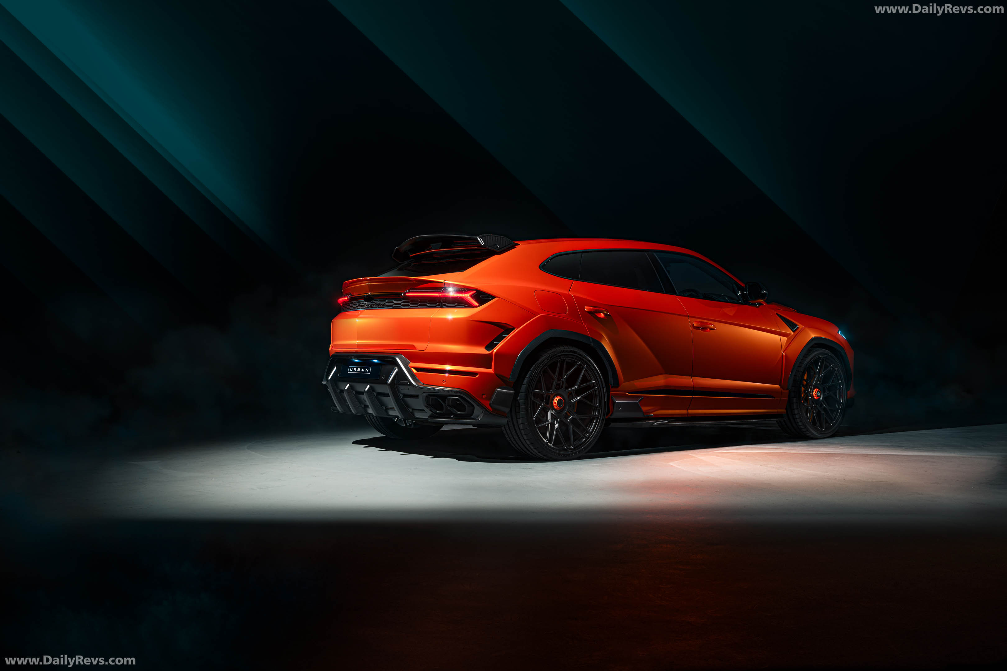 Lamborghini Urus SE with exclusive Widetrack carbon fibre styling ...