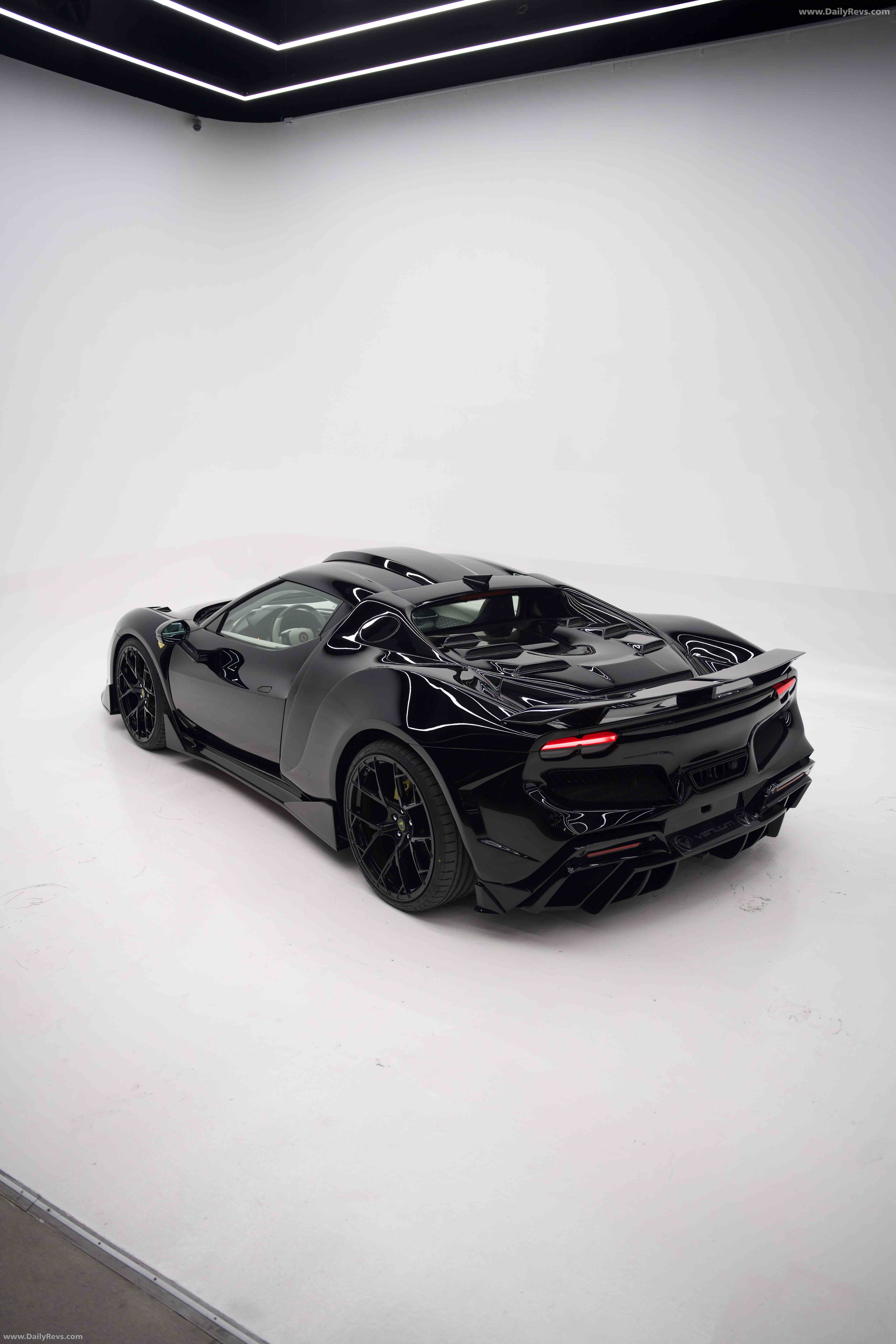 2025 Venuum 296 Corsso - A Carbon-Clad Ferrari Redefined - DailyRevs