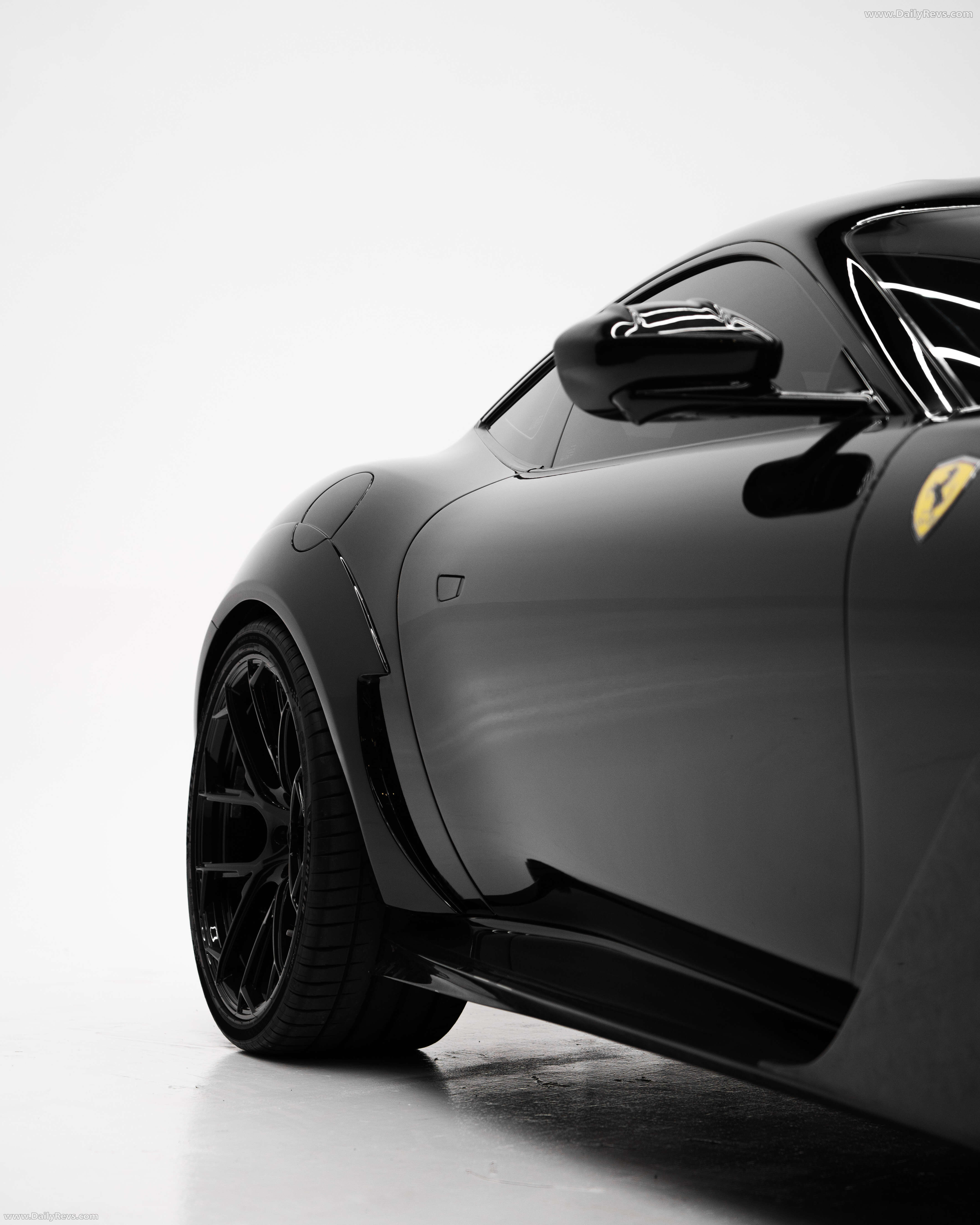 2025 Venuum VXX Roma - Carbon Meets Character - DailyRevs