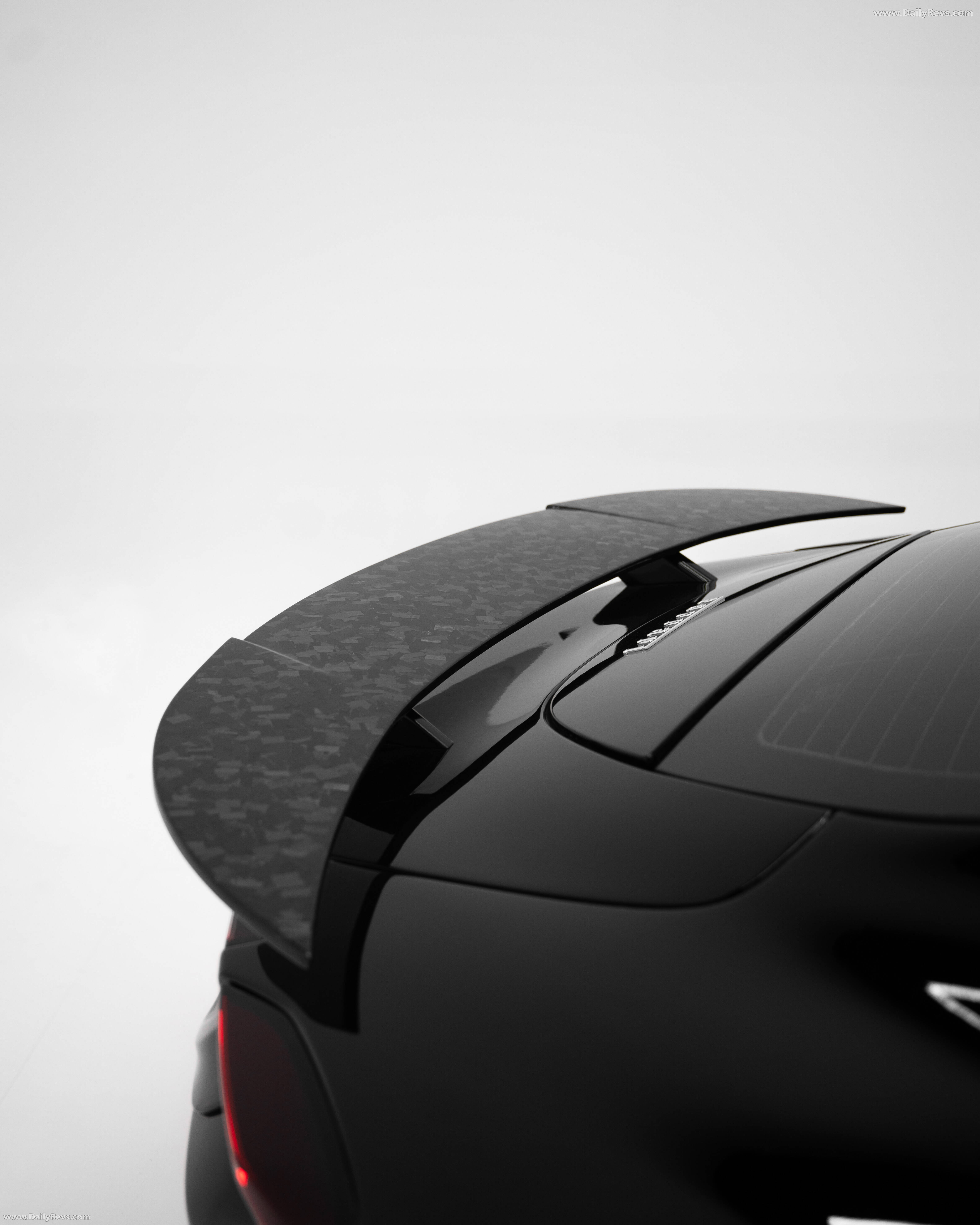 2025 Venuum VXX Roma - Carbon Meets Character - DailyRevs