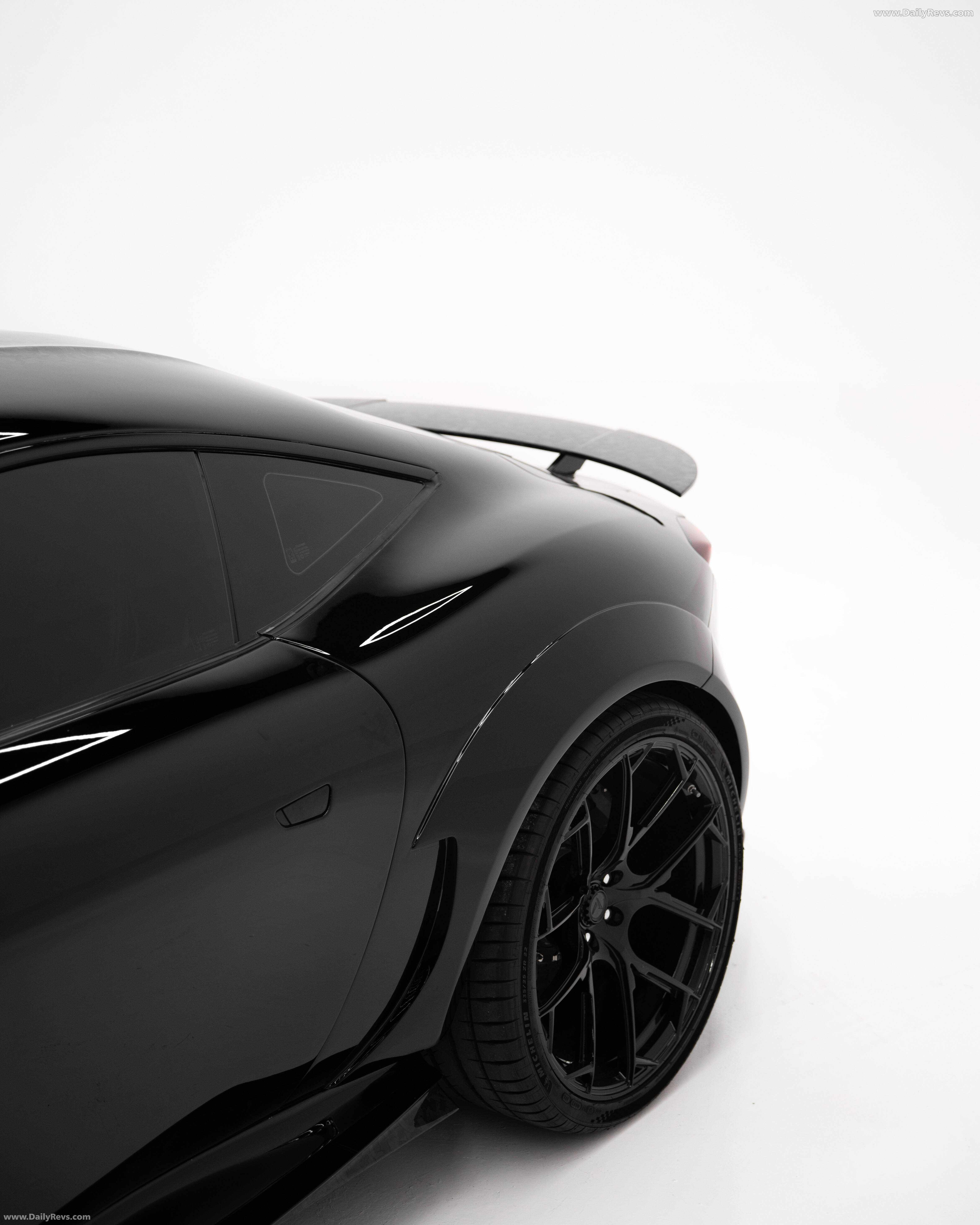 2025 Venuum VXX Roma - Carbon Meets Character - DailyRevs