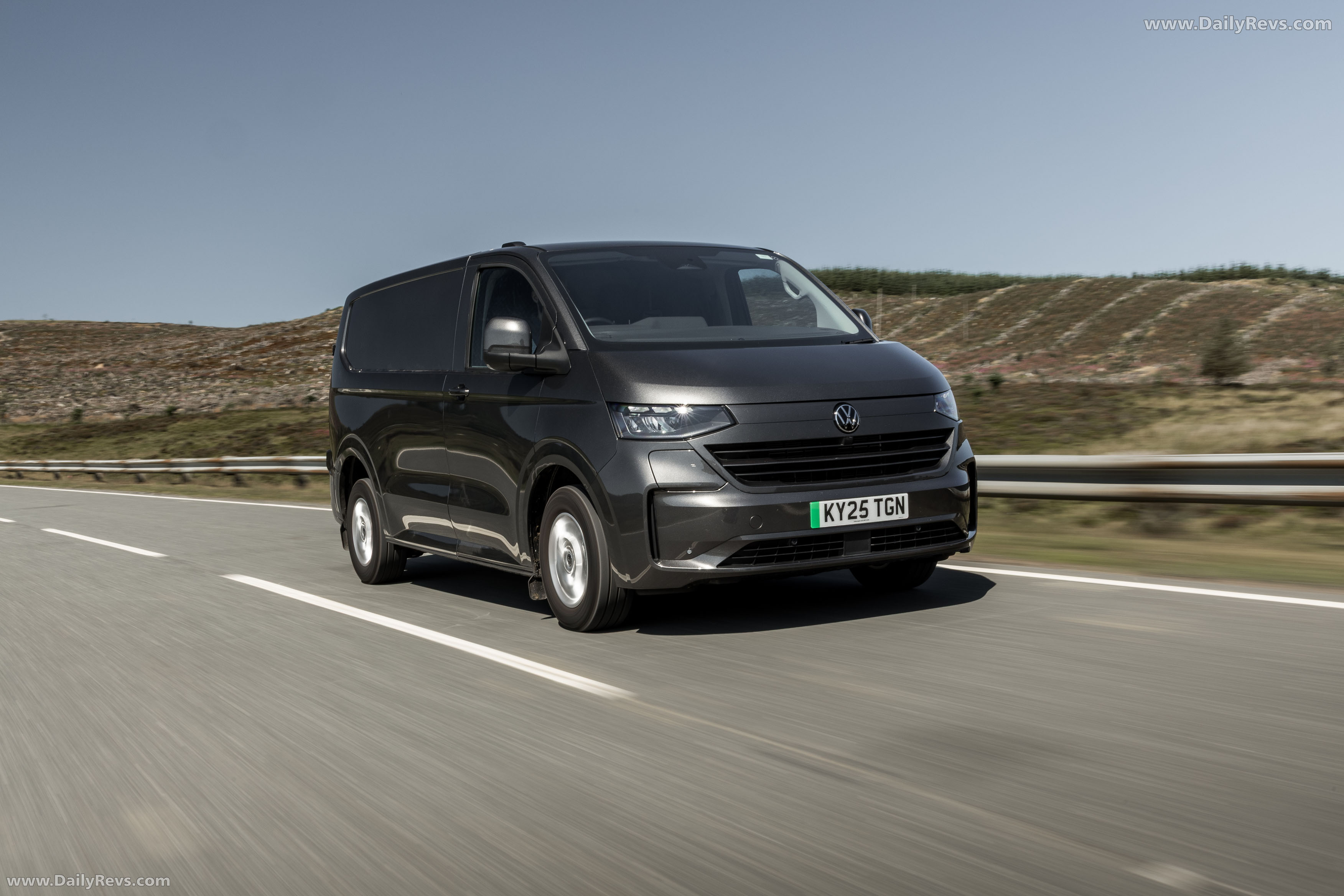 2025 Volkswagen e-Transporter - Electric Power to the Everyday Van ...