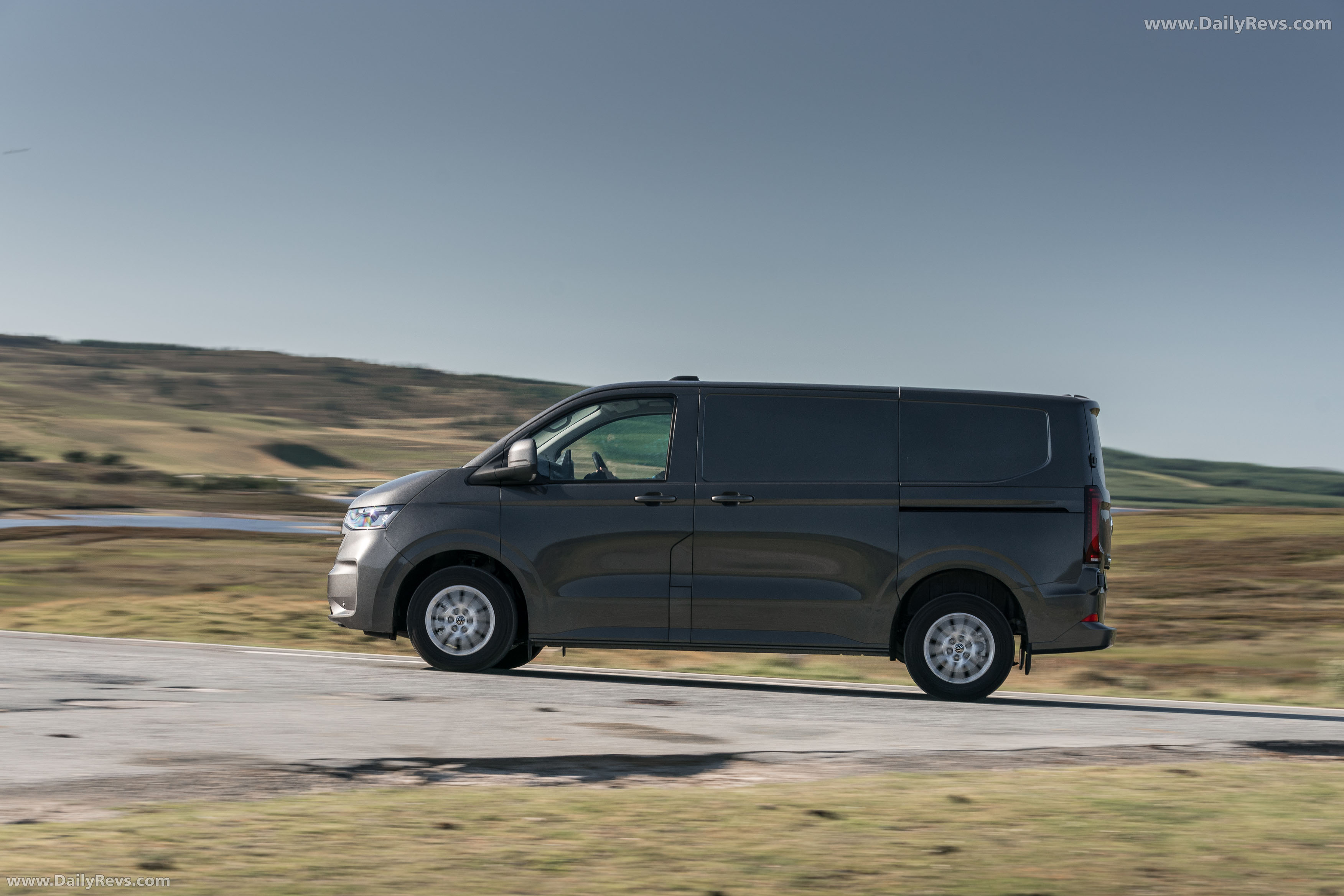 2025 Volkswagen e-Transporter - Electric Power to the Everyday Van ...