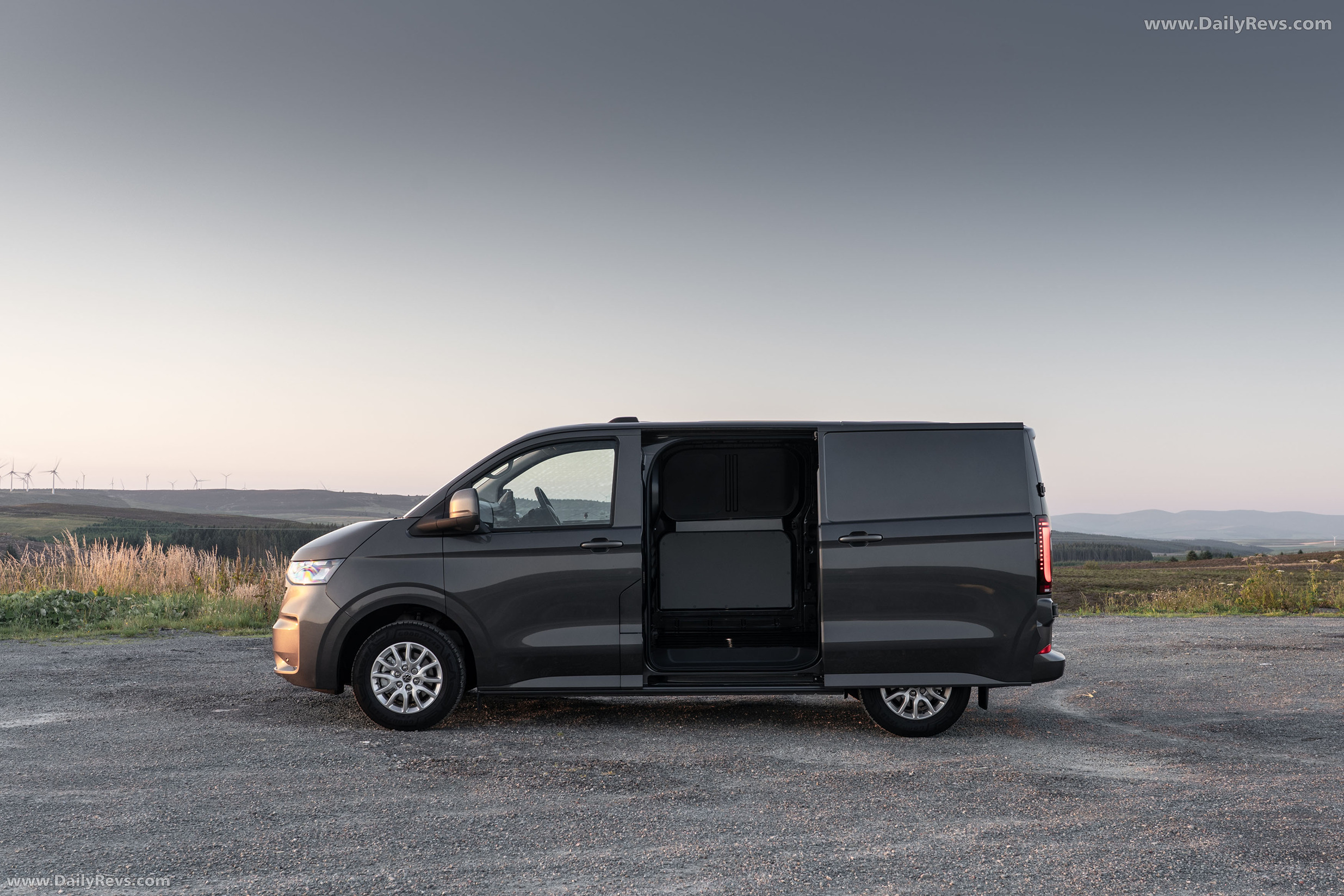 2025 Volkswagen e-Transporter - Electric Power to the Everyday Van ...