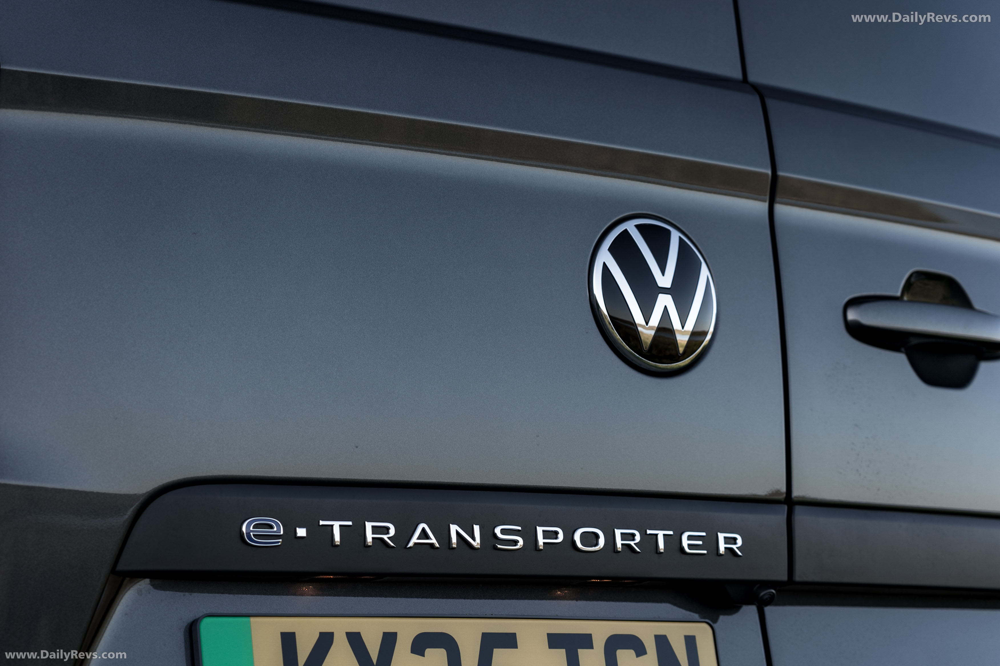 2025 Volkswagen e-Transporter - Electric Power to the Everyday Van ...