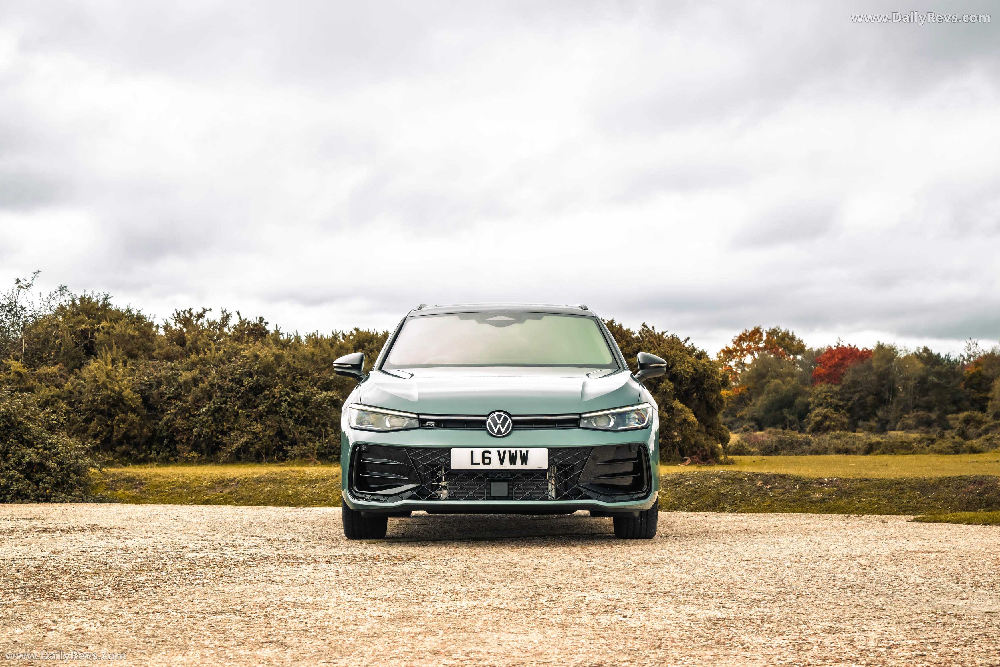 2025 Volkswagen Passat Black Edition eHybrid UK Version: Estate Hybrid ...