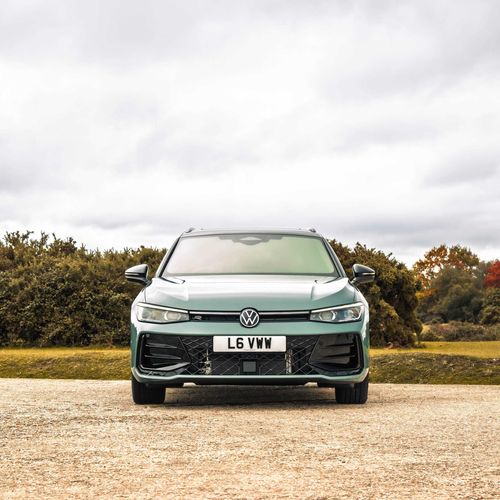 2025 Volkswagen Passat Black Edition eHybrid UK Version: Estate Hybrid ...