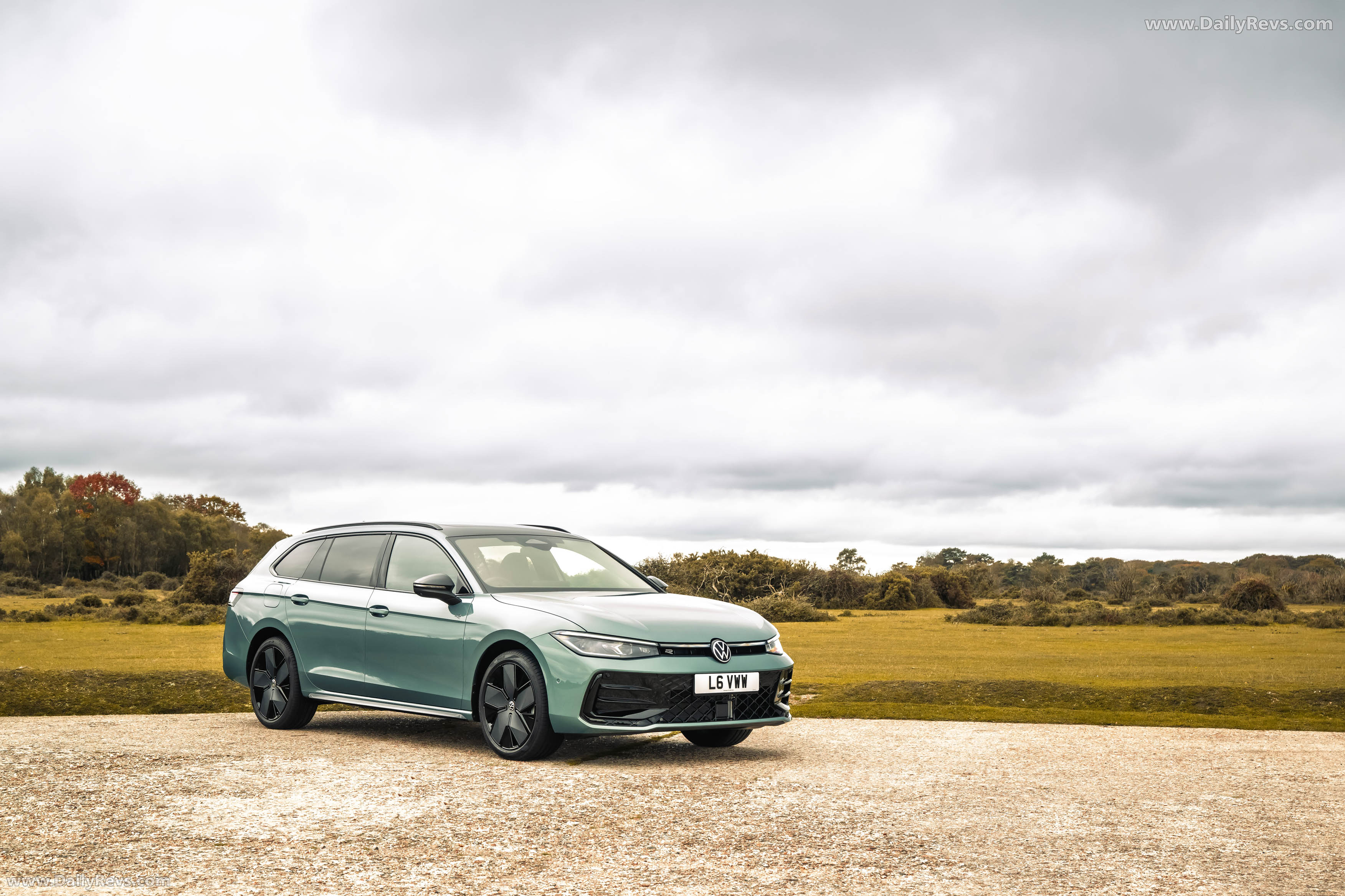 2025 Volkswagen Passat Black Edition eHybrid UK Version: Estate Hybrid ...
