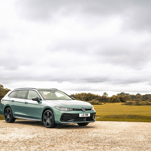 2025 Volkswagen Passat Black Edition eHybrid UK Version: Estate Hybrid ...