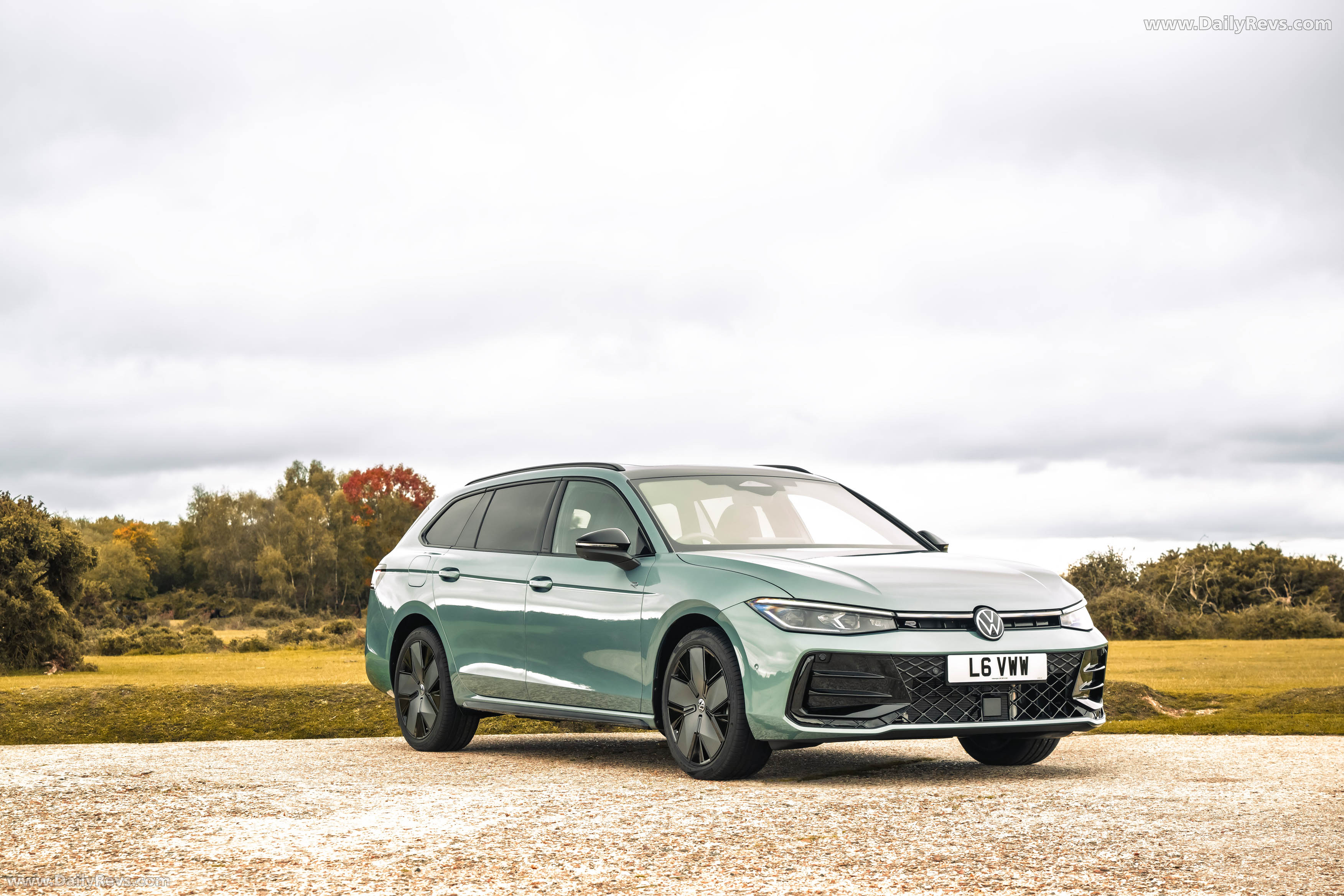 2025 Volkswagen Passat Black Edition eHybrid UK Version: Estate Hybrid ...