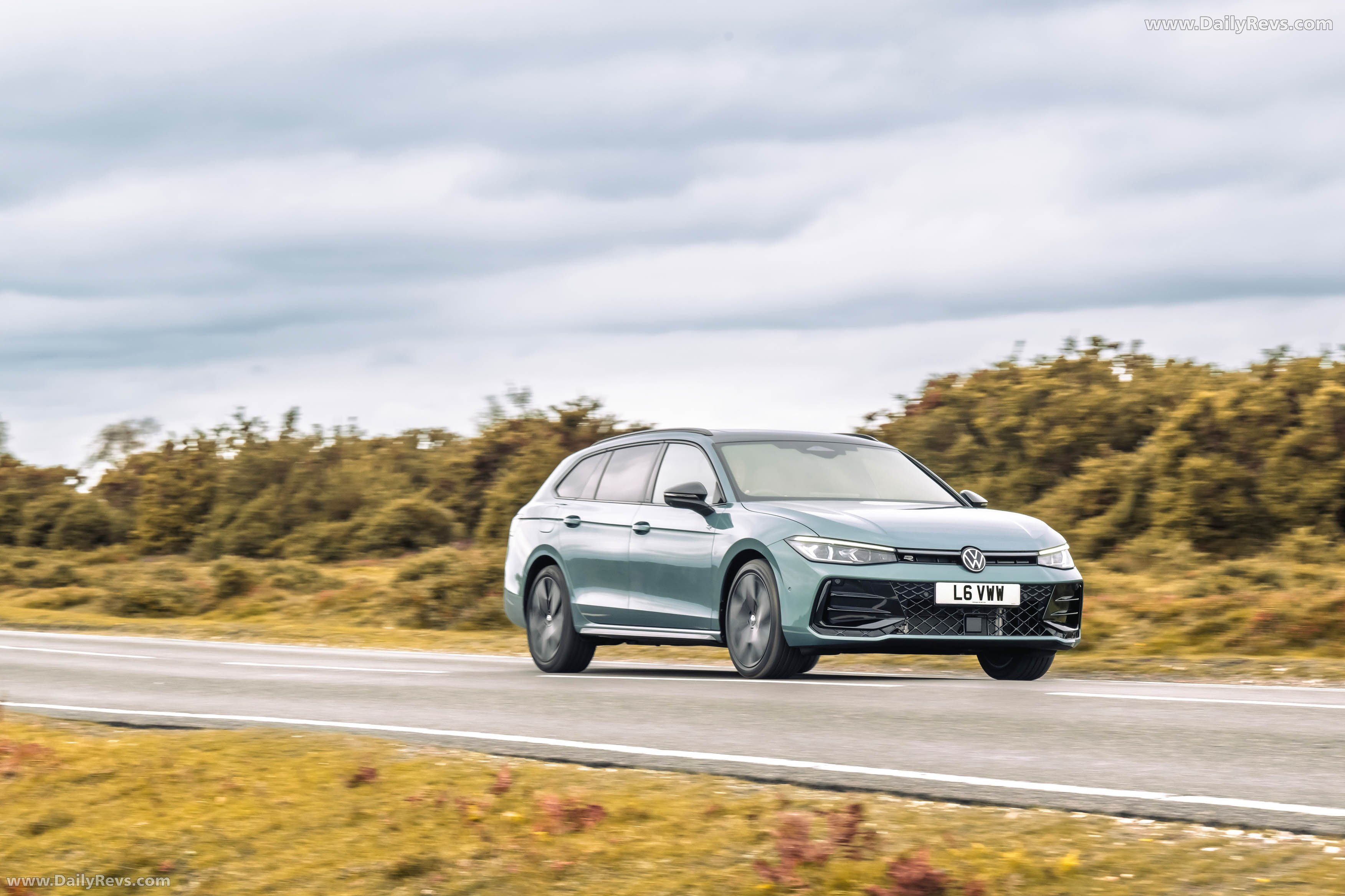 2025 Volkswagen Passat Black Edition eHybrid UK Version: Estate Hybrid ...