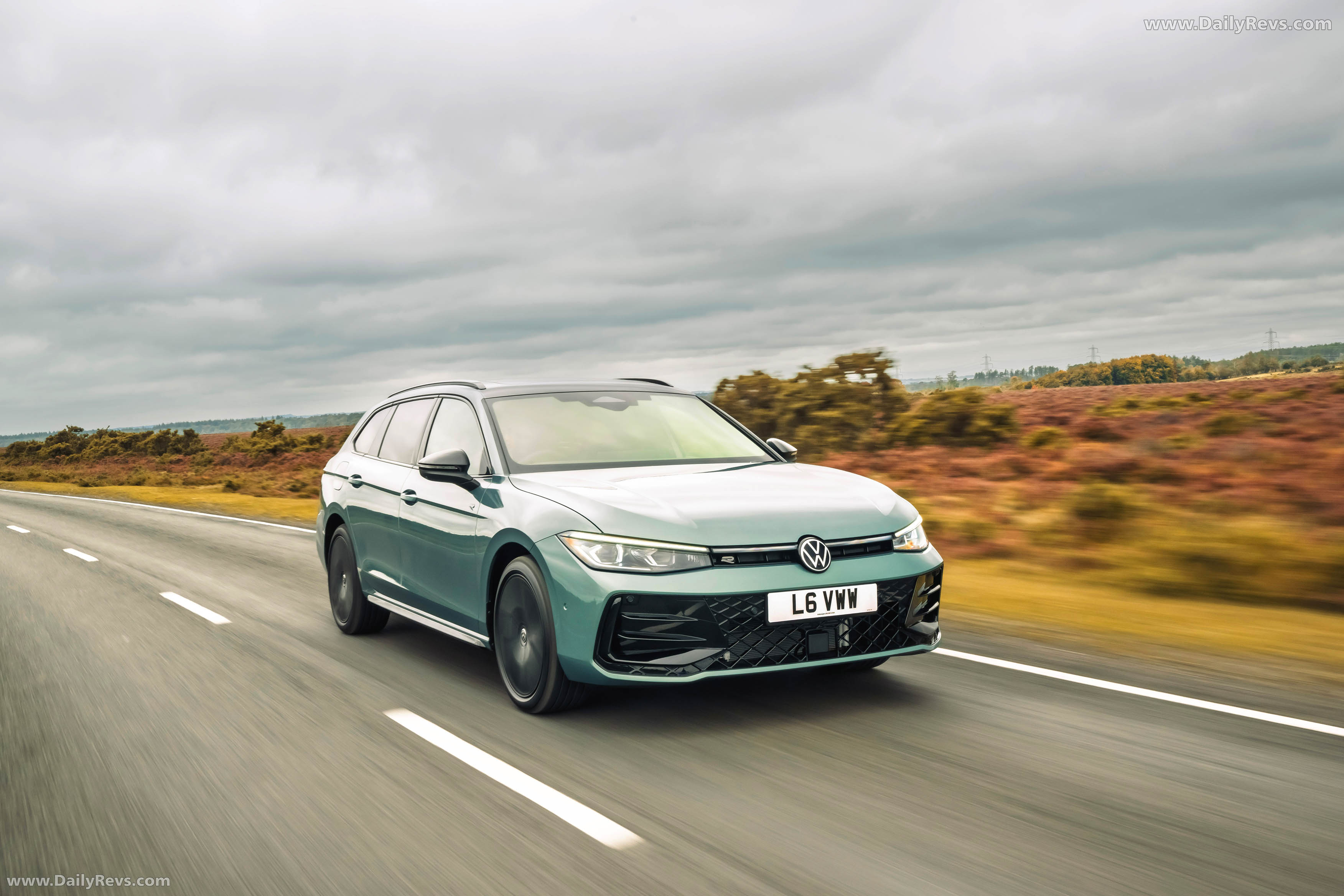 2025 Volkswagen Passat Black Edition eHybrid UK Version: Estate Hybrid ...