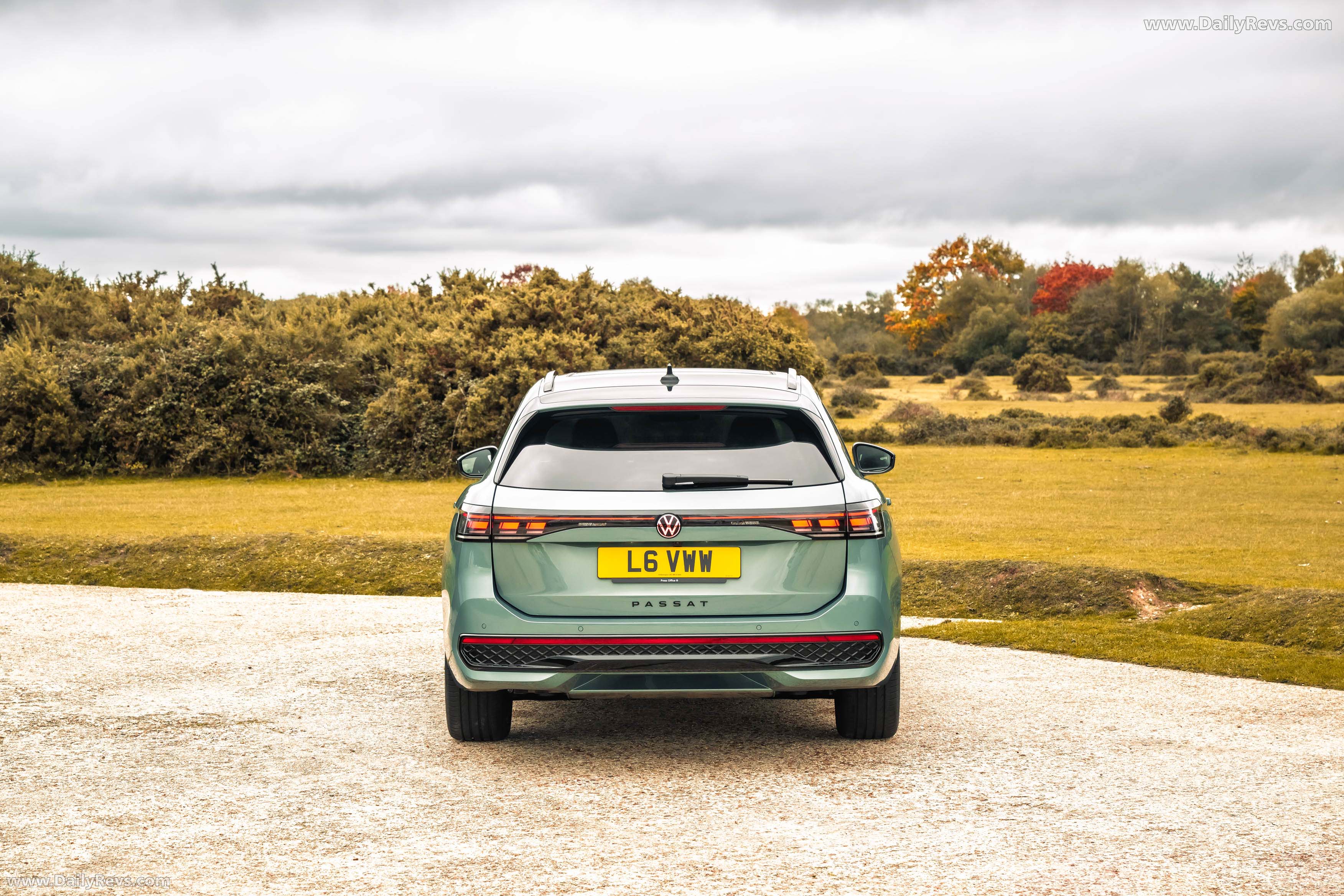 2025 Volkswagen Passat Black Edition eHybrid UK Version: Estate Hybrid ...
