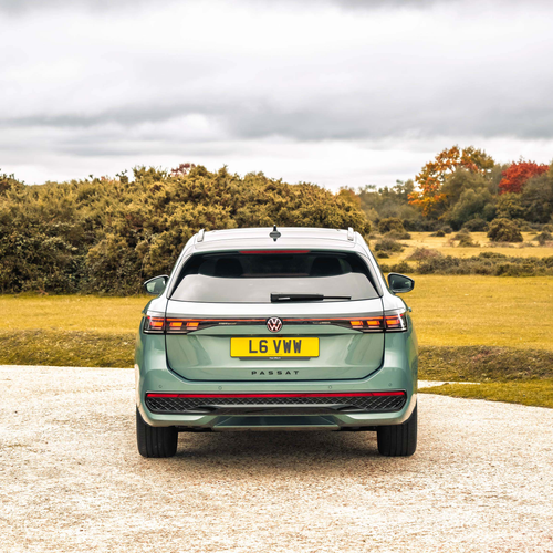 2025 Volkswagen Passat Black Edition eHybrid UK Version: Estate Hybrid ...