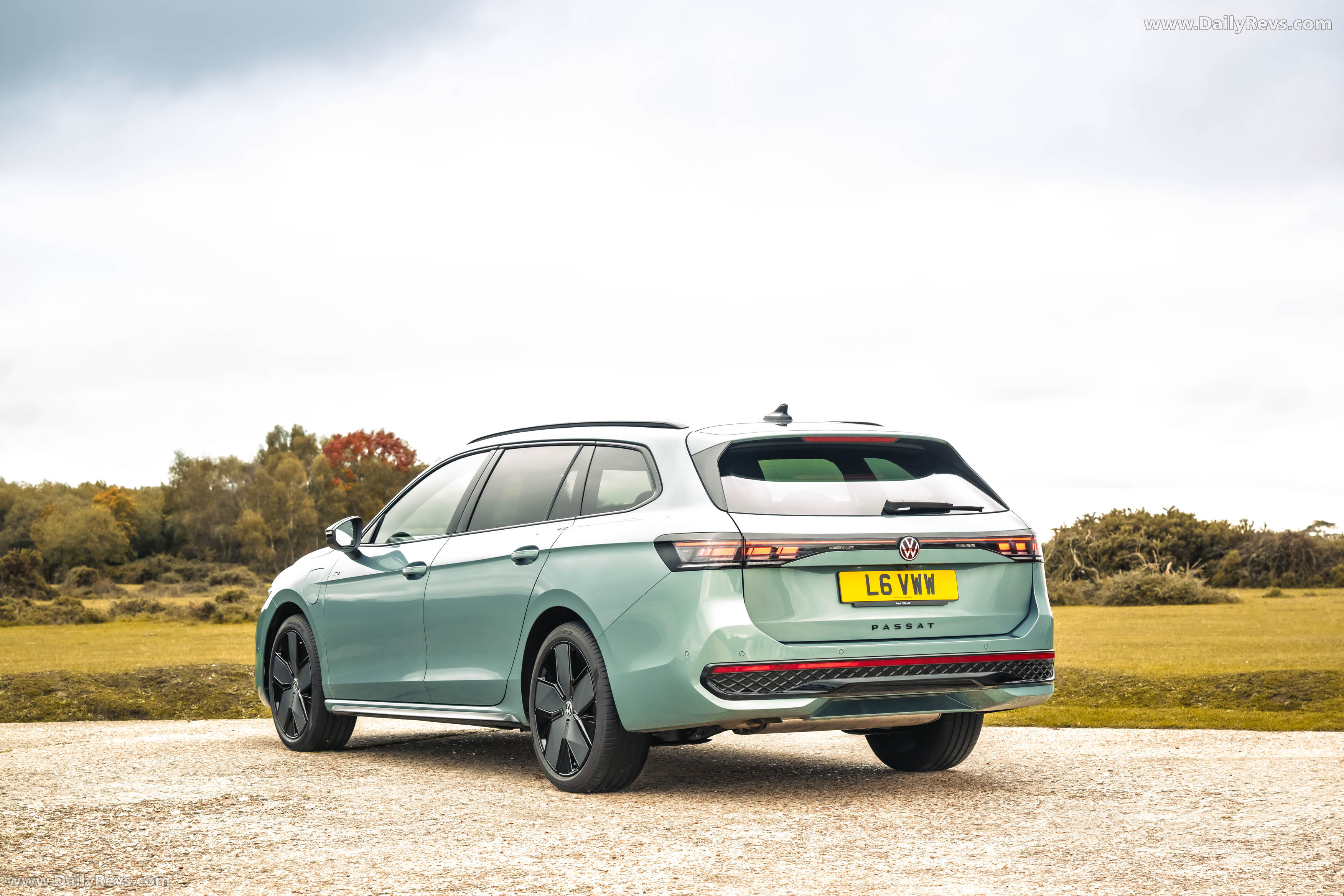 2025 Volkswagen Passat Black Edition eHybrid UK Version: Estate Hybrid ...