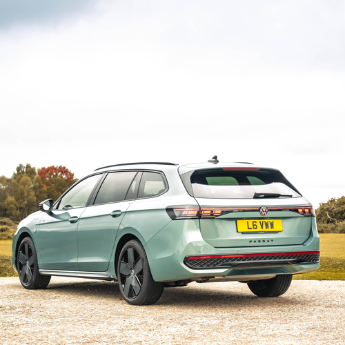 2025 Volkswagen Passat Black Edition eHybrid UK Version: Estate Hybrid ...