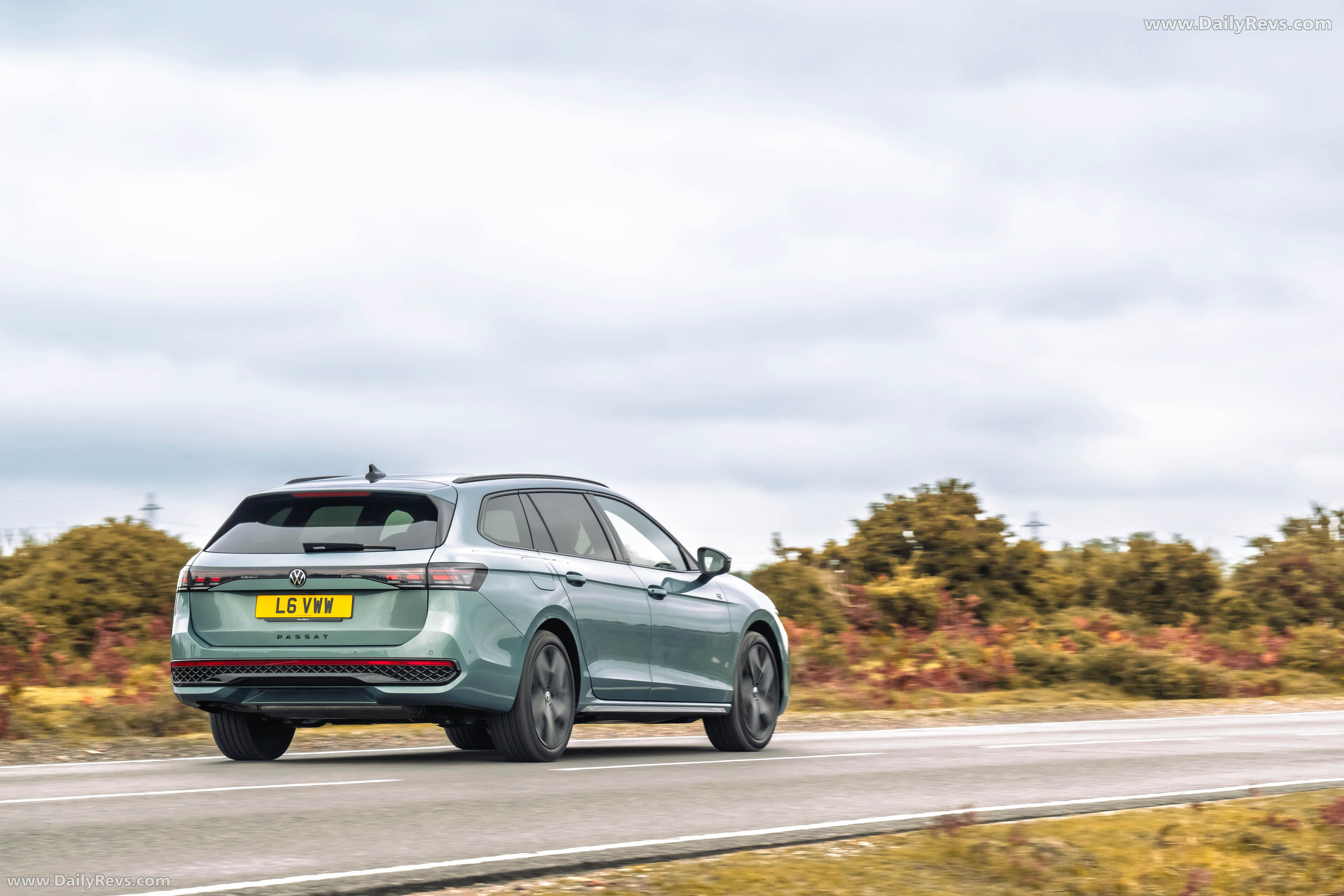 2025 Volkswagen Passat Black Edition eHybrid UK Version: Estate Hybrid ...