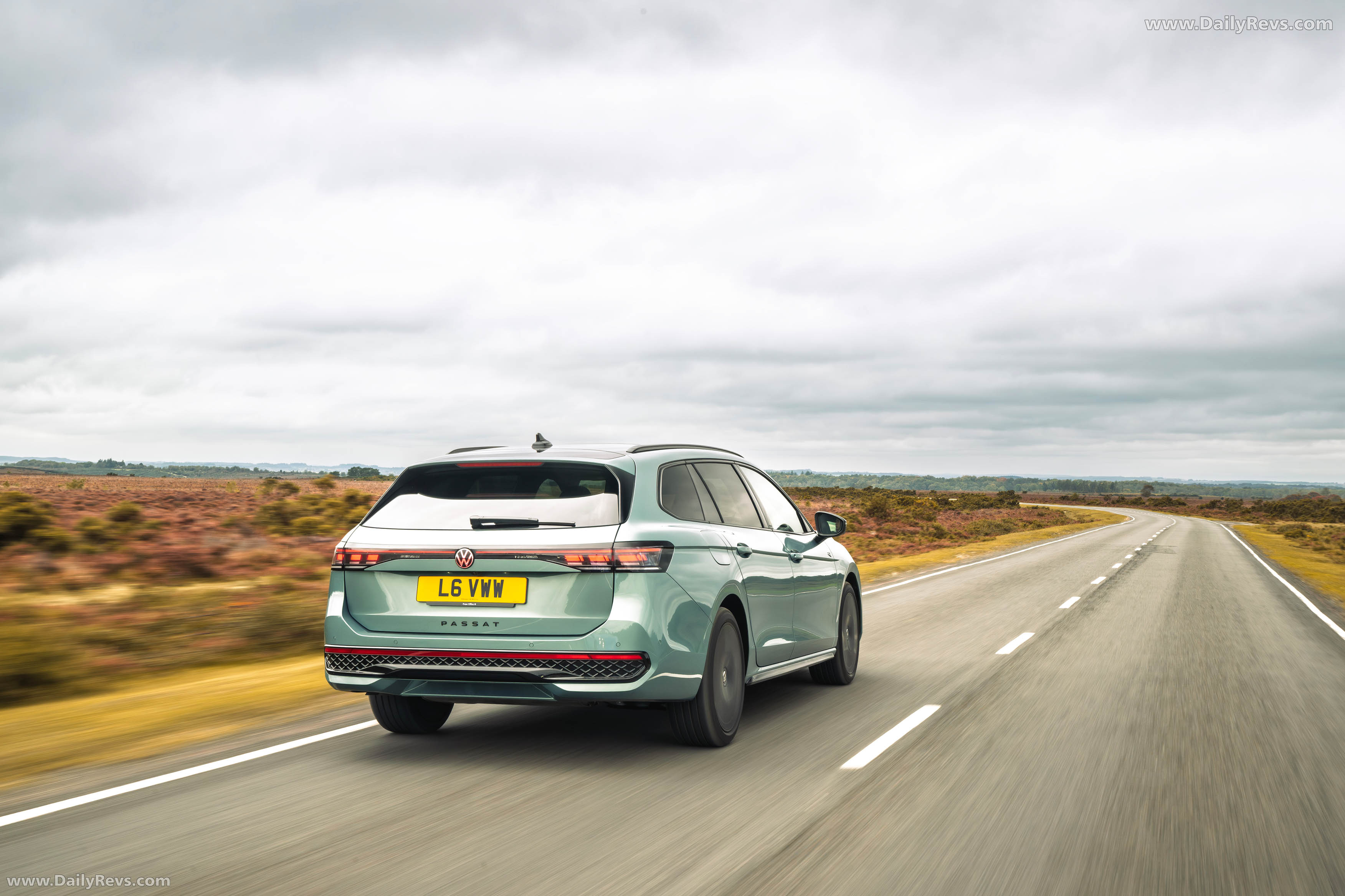 2025 Volkswagen Passat Black Edition eHybrid UK Version: Estate Hybrid ...