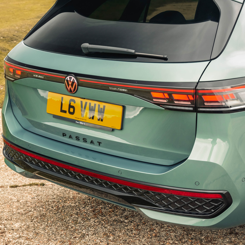 2025 Volkswagen Passat Black Edition eHybrid UK Version: Estate Hybrid ...