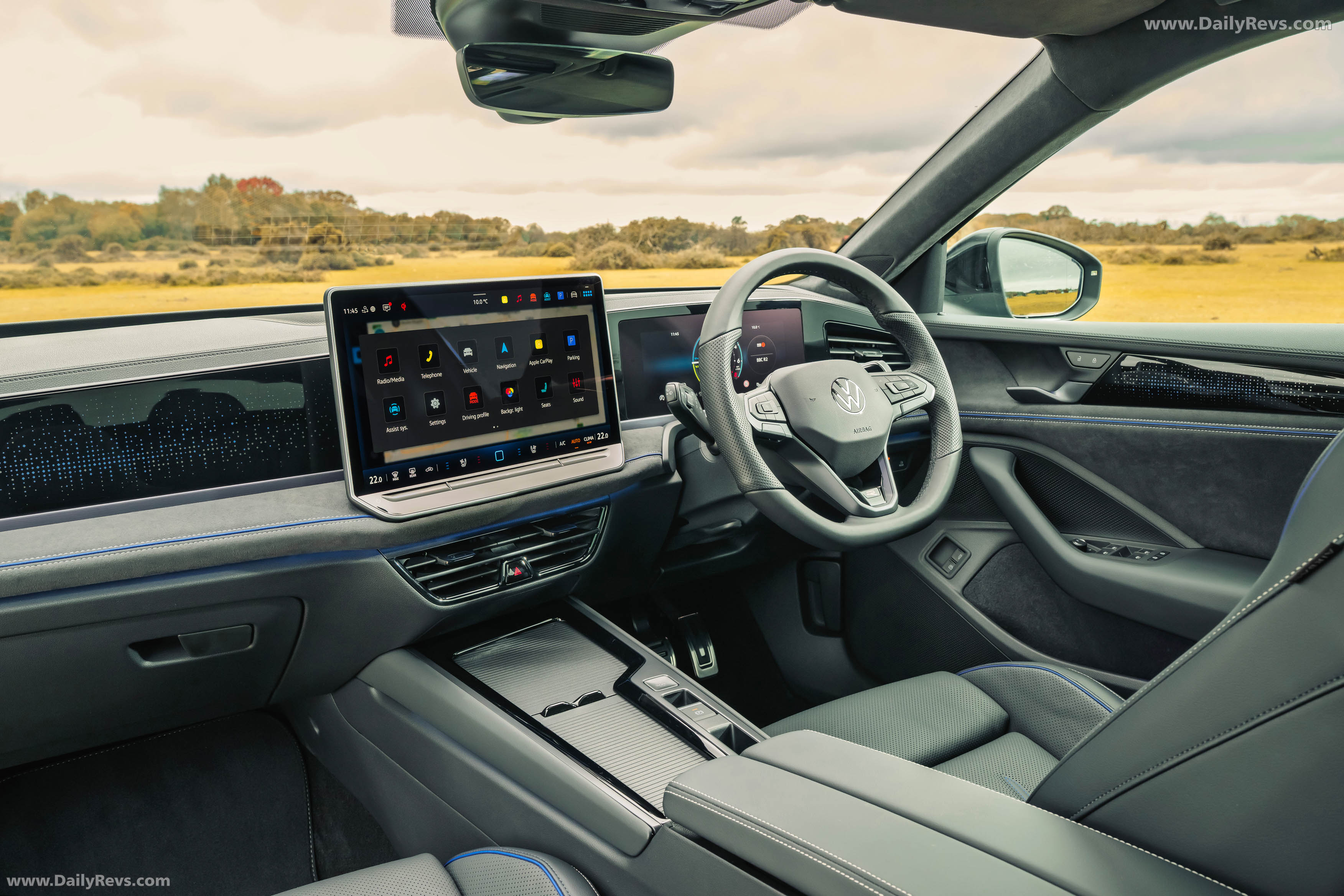 2025 Volkswagen Passat Black Edition eHybrid UK Version: Estate Hybrid ...