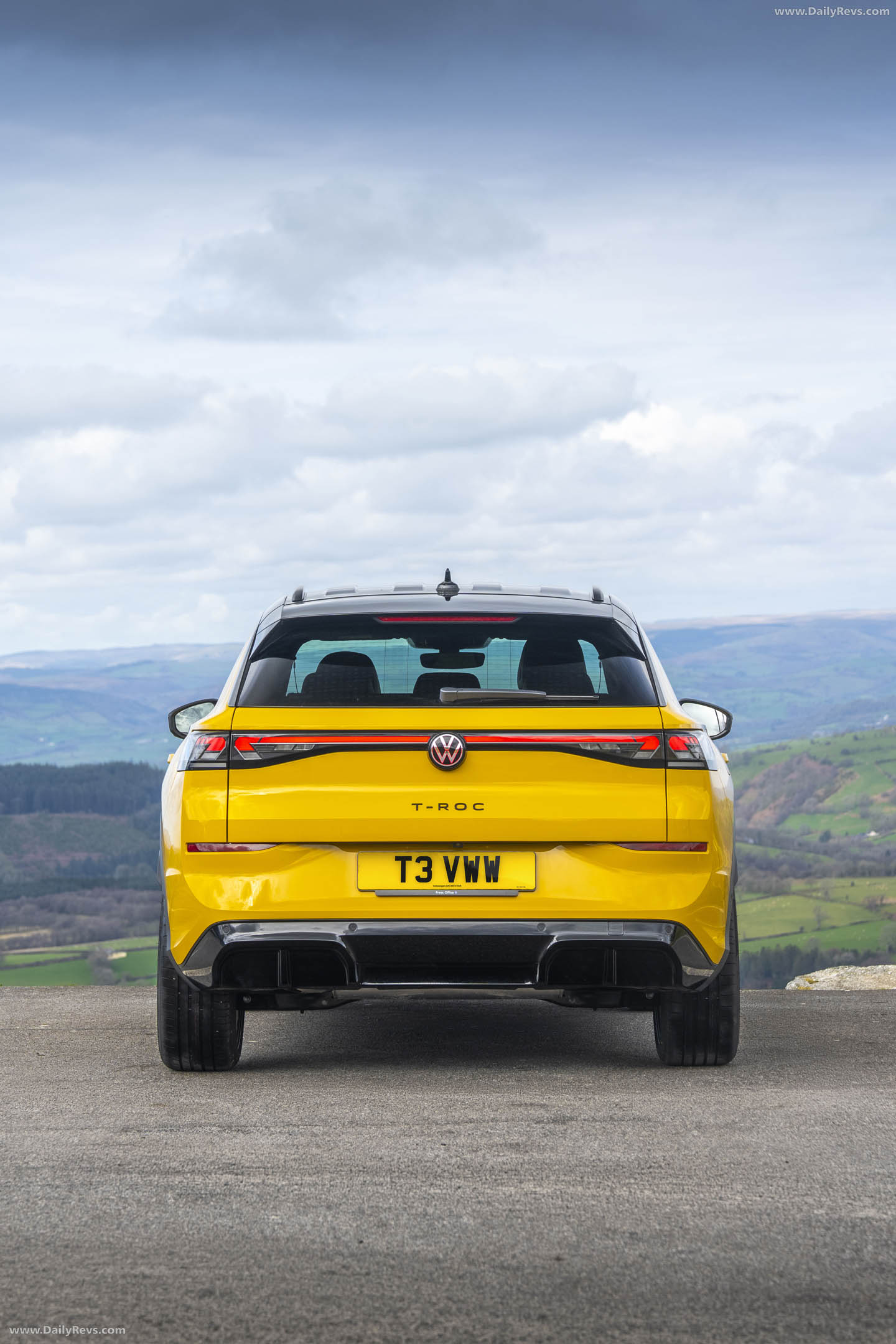 Volkswagen T-Roc R-Line - ideal mix of ‘big car’ features in a space ...