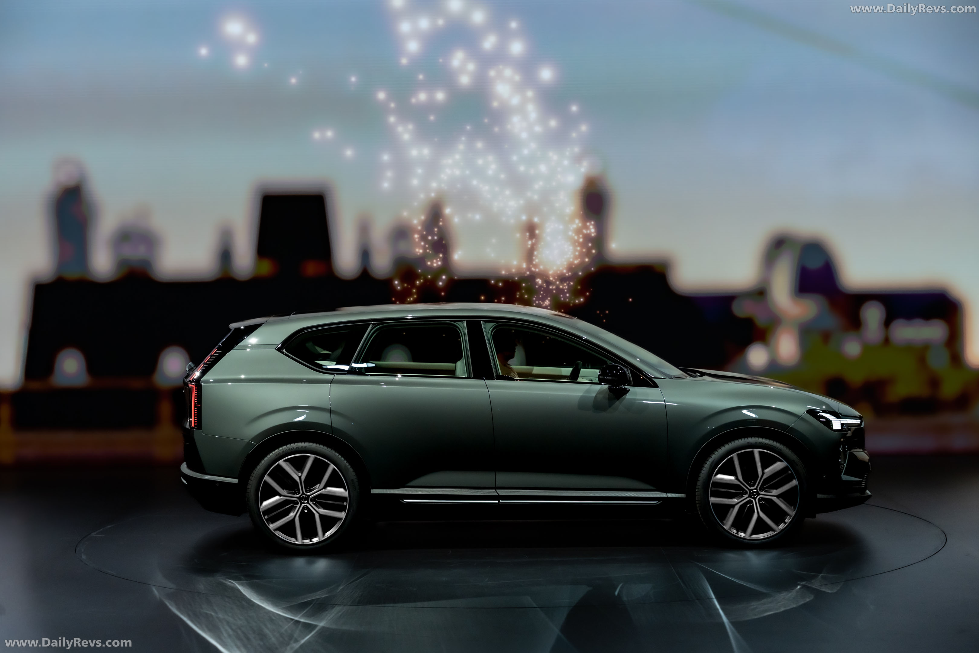 2027 Volvo EX60 Debuts as Brand’s Core Electric SUV - DailyRevs